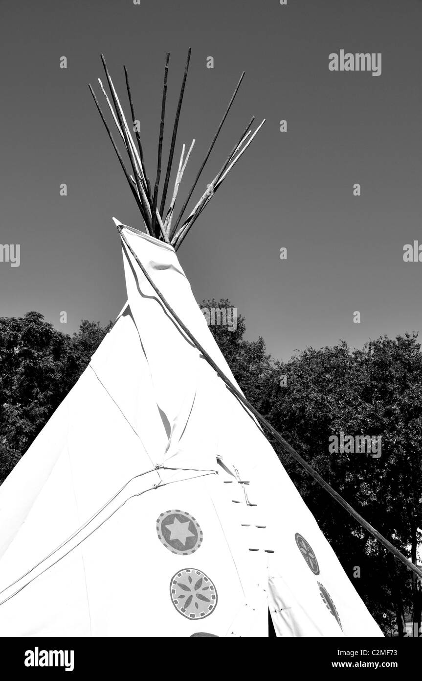 Native red indian hi-res stock photography and images - Alamy