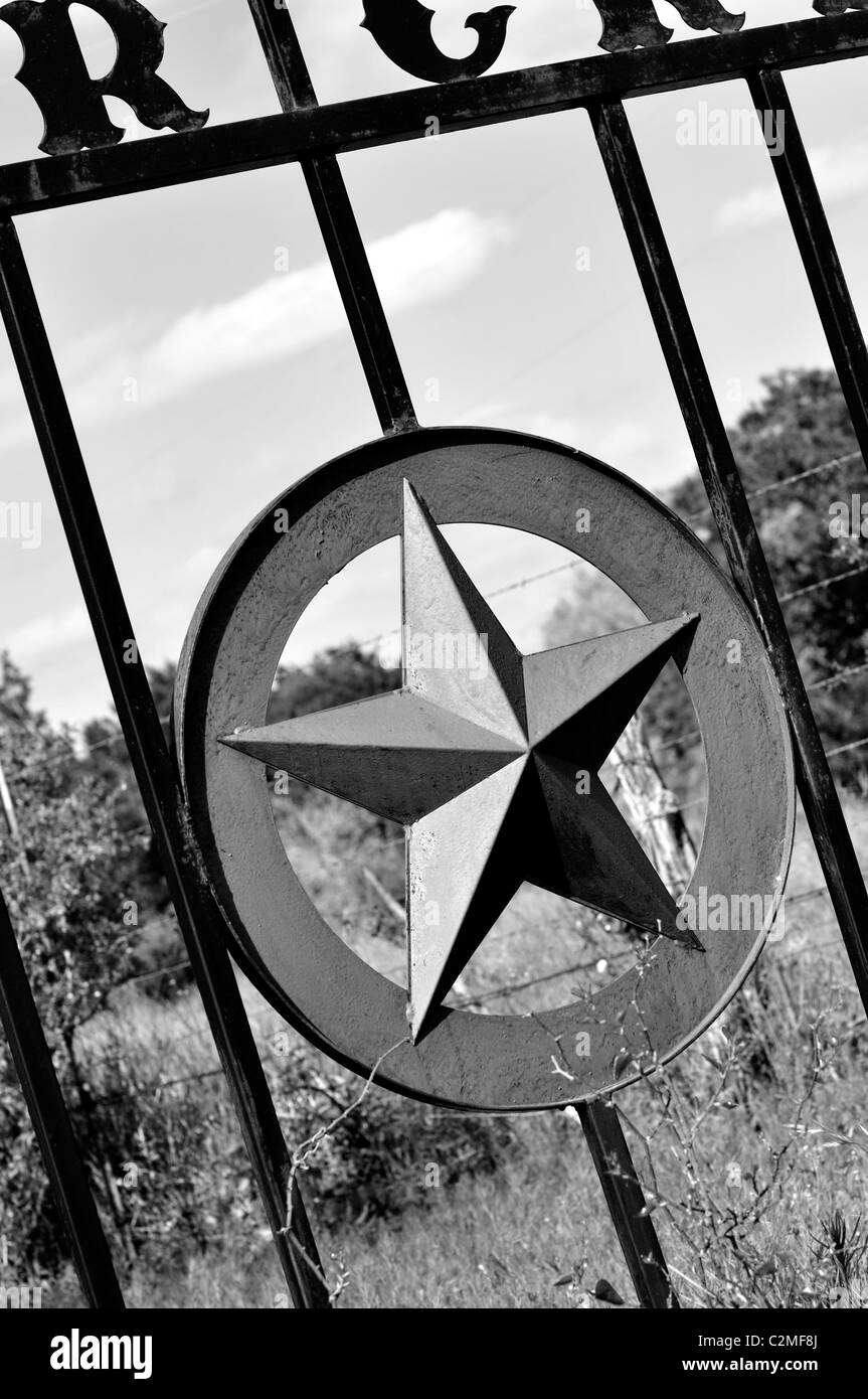 Black star gate hi-res stock photography and images - Alamy