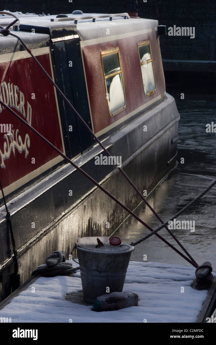 Regents canal moorings hi-res stock photography and images - Alamy