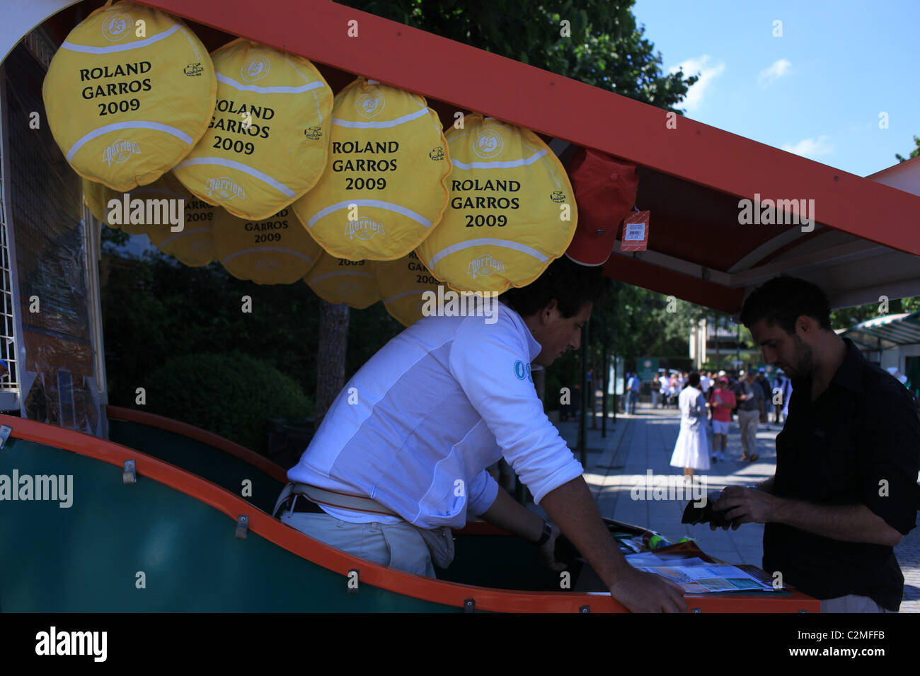 Roland garros spectators hi-res stock photography and images - Alamy