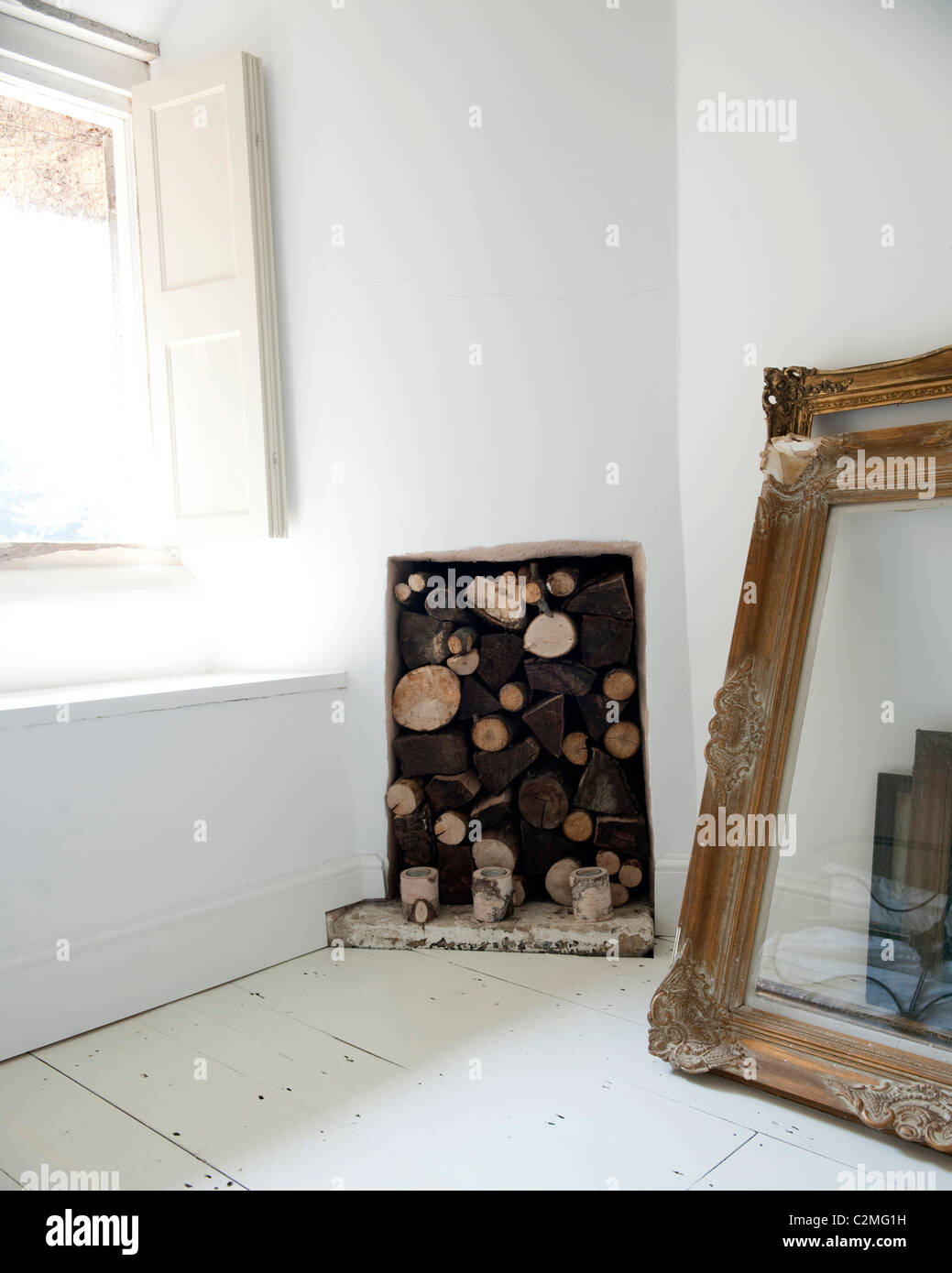 Old small cottage interior hi-res stock photography and images - Alamy