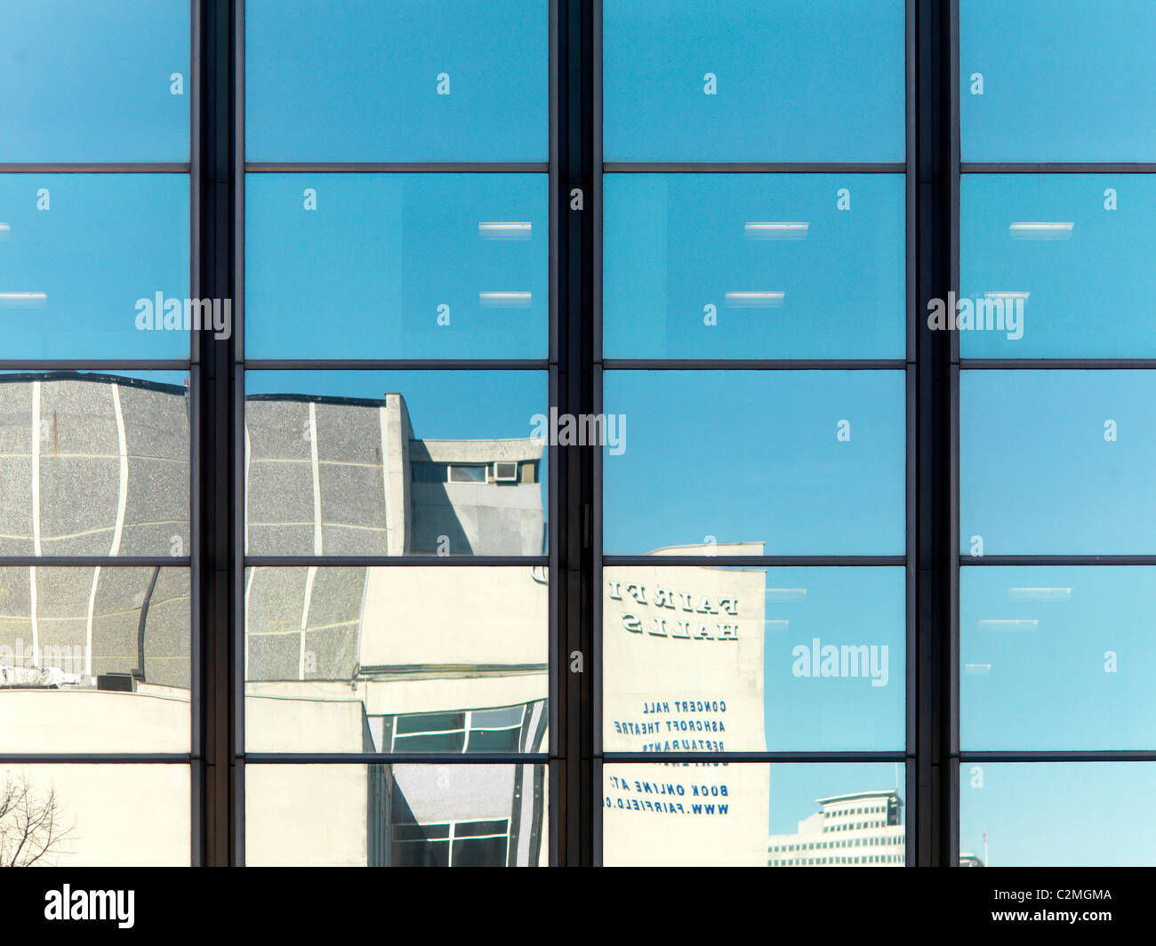 Glass and commercial town centre hi-res stock photography and images ...