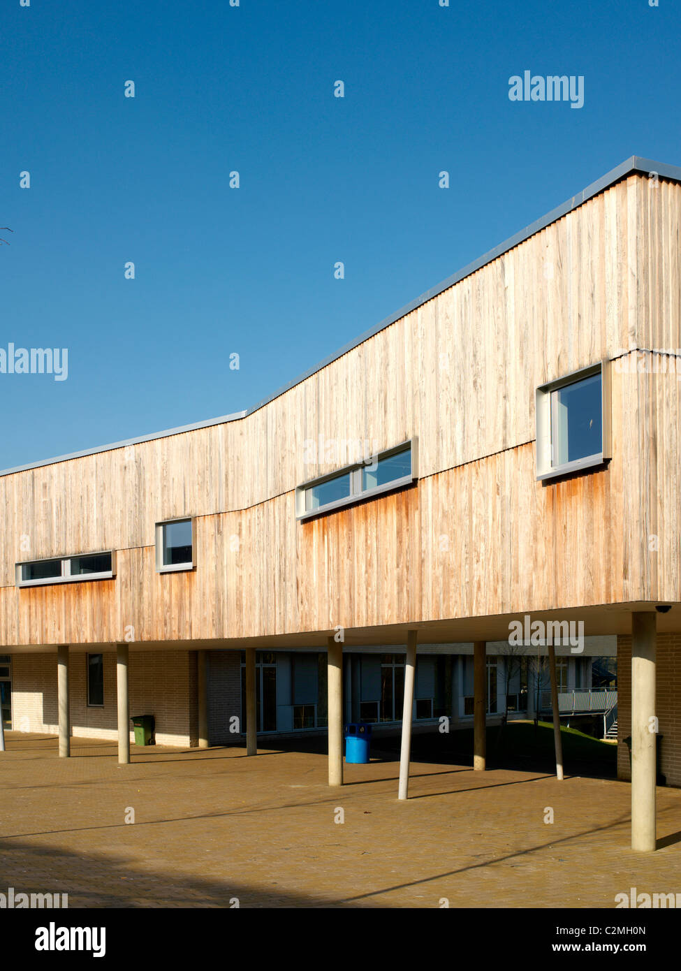 Pilotis school hi-res stock photography and images - Alamy