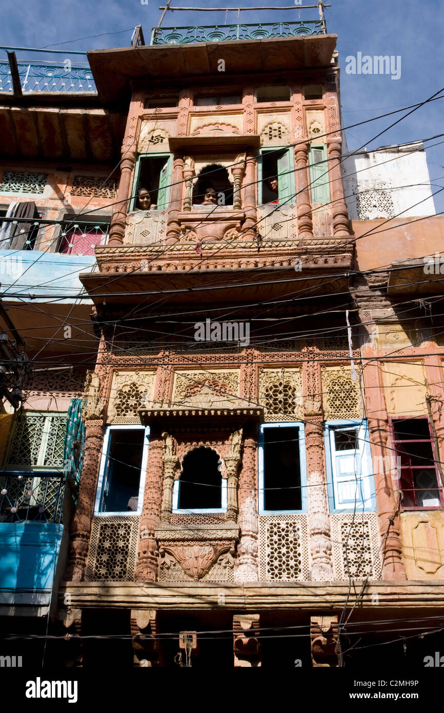 City lookers hi-res stock photography and images - Alamy