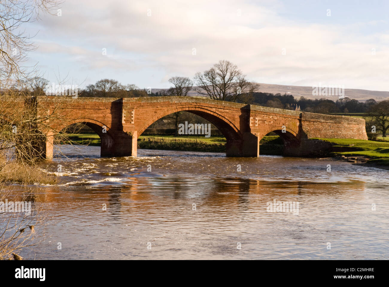 Stone bridge over river Stock Photo - Alamy