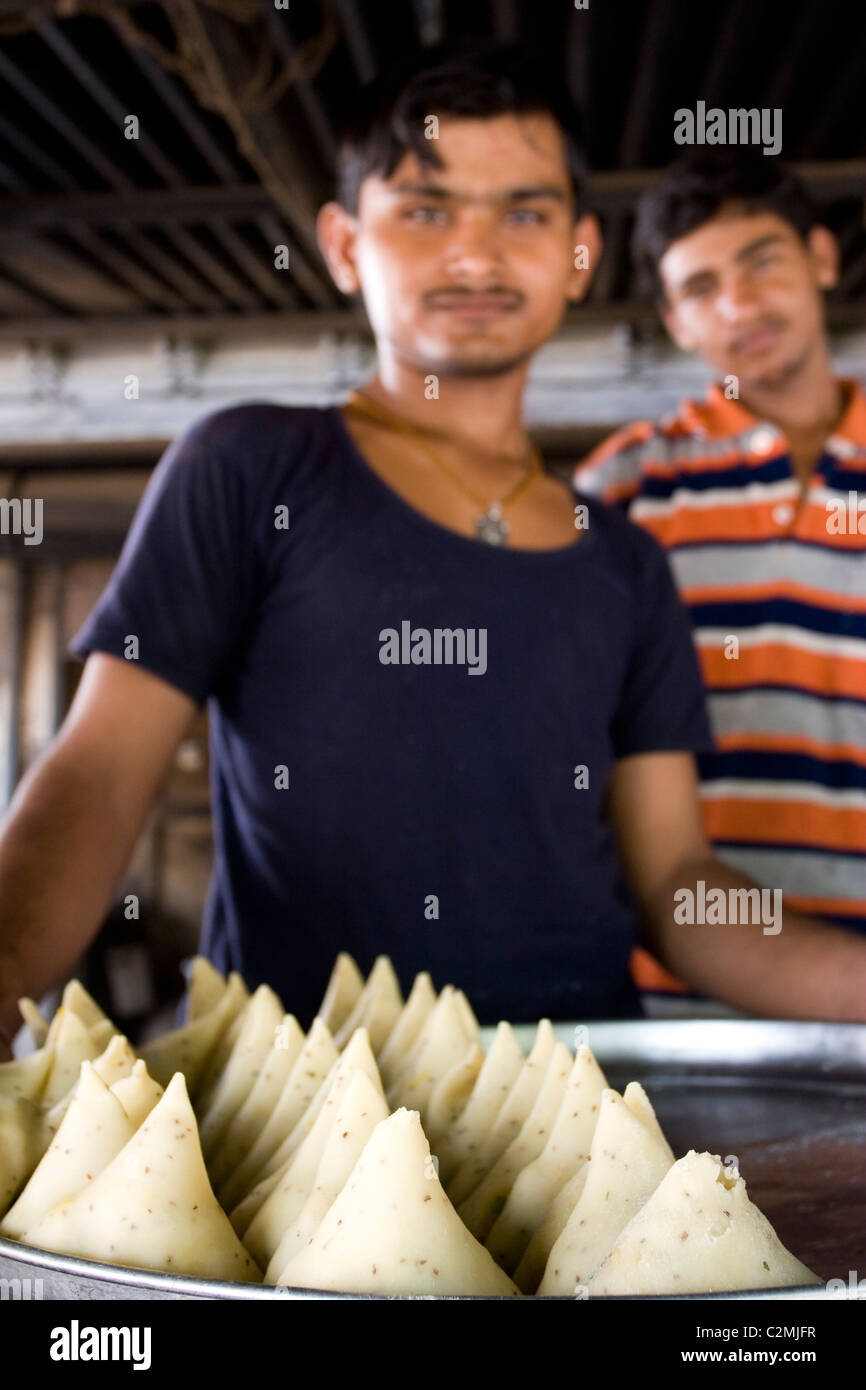 Samosa seller in Jodhpur, Rajasthan, India Stock Photo - Alamy