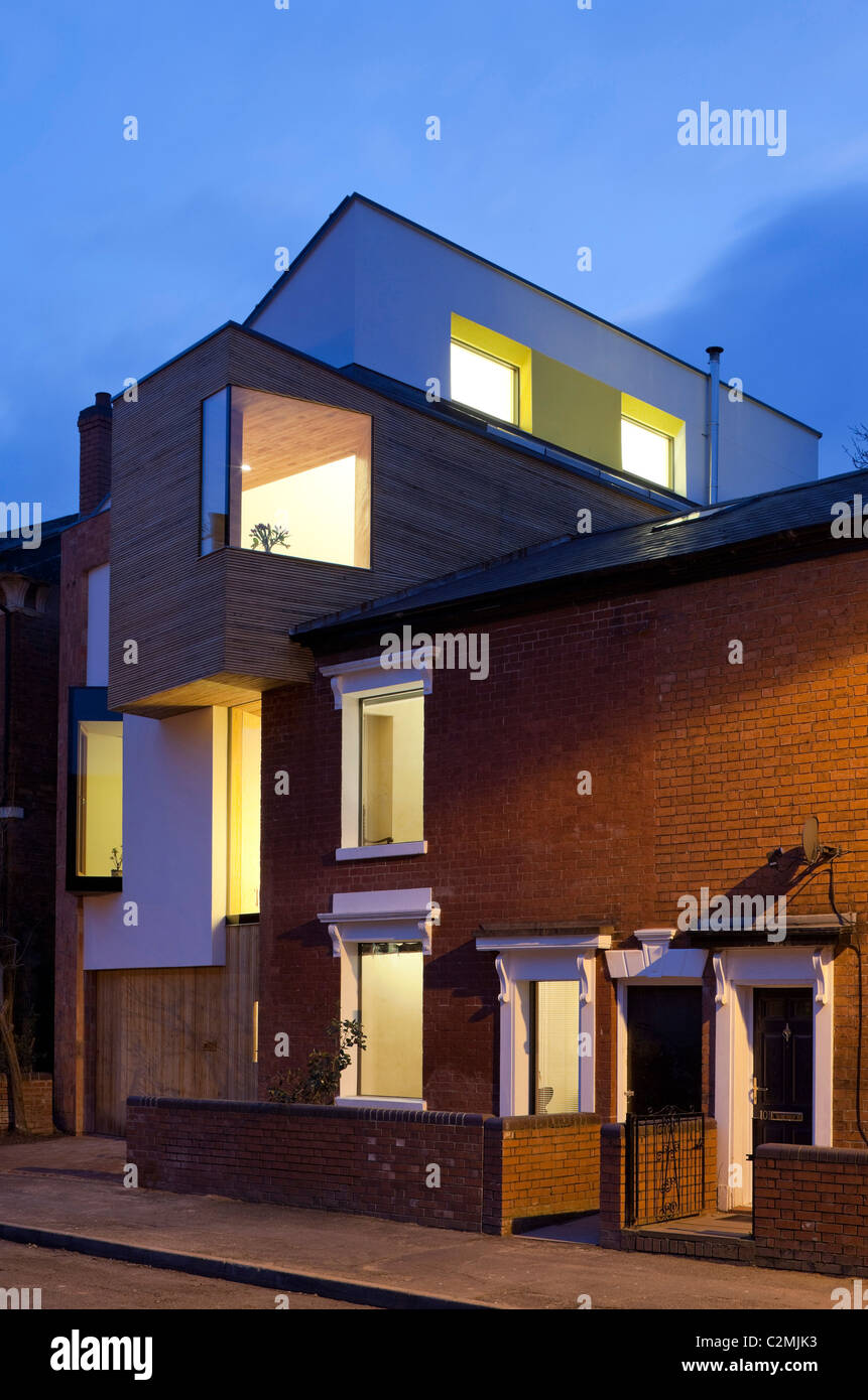 Victorian terrace house at night hi-res stock photography and images ...