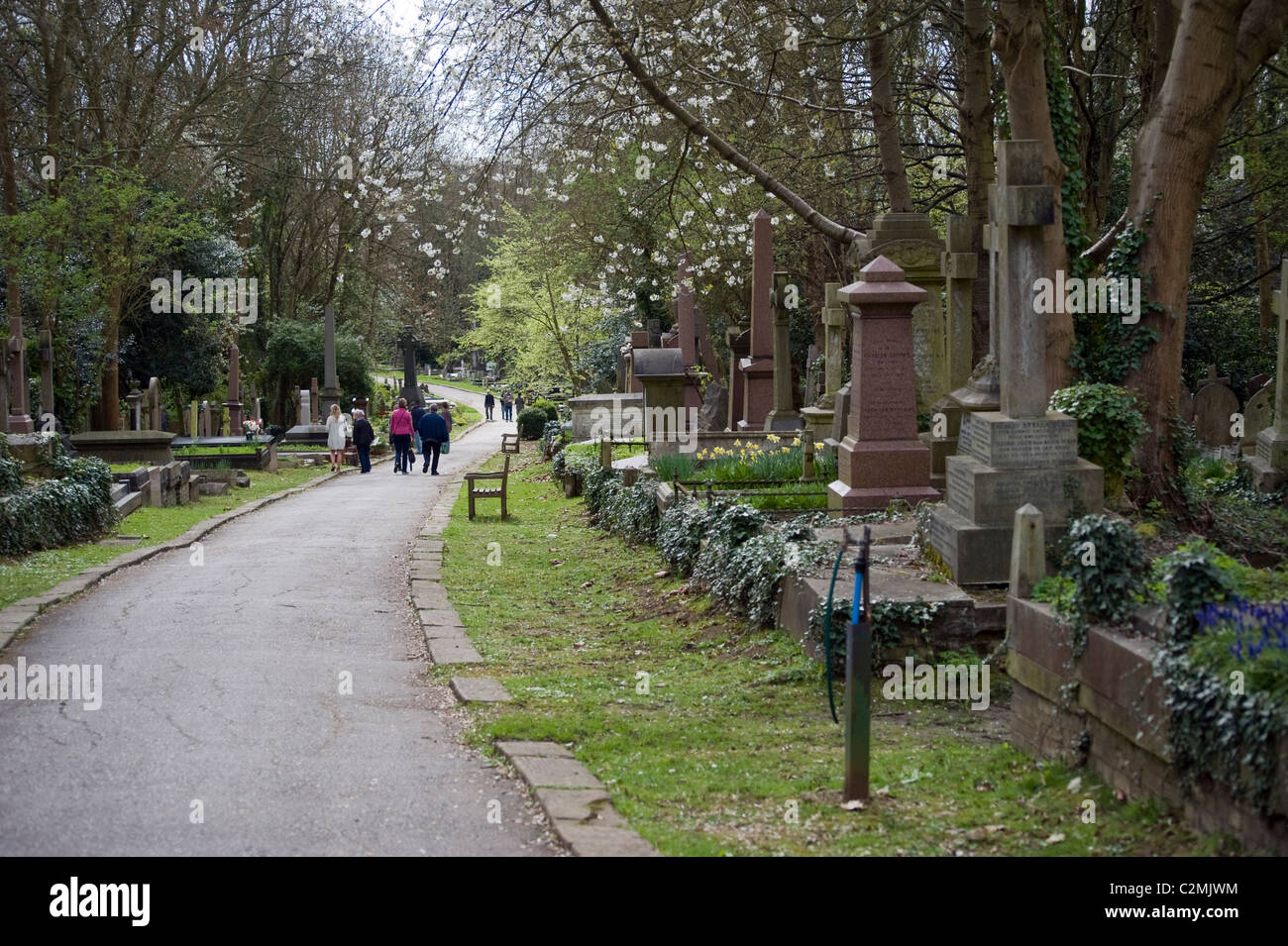 highgate cemetery london england Stock Photo - Alamy