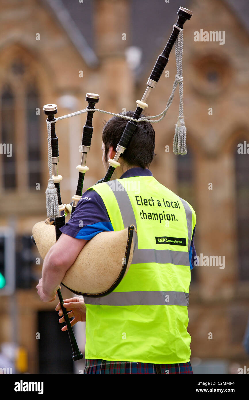 Piper piping hi-res stock photography and images - Alamy