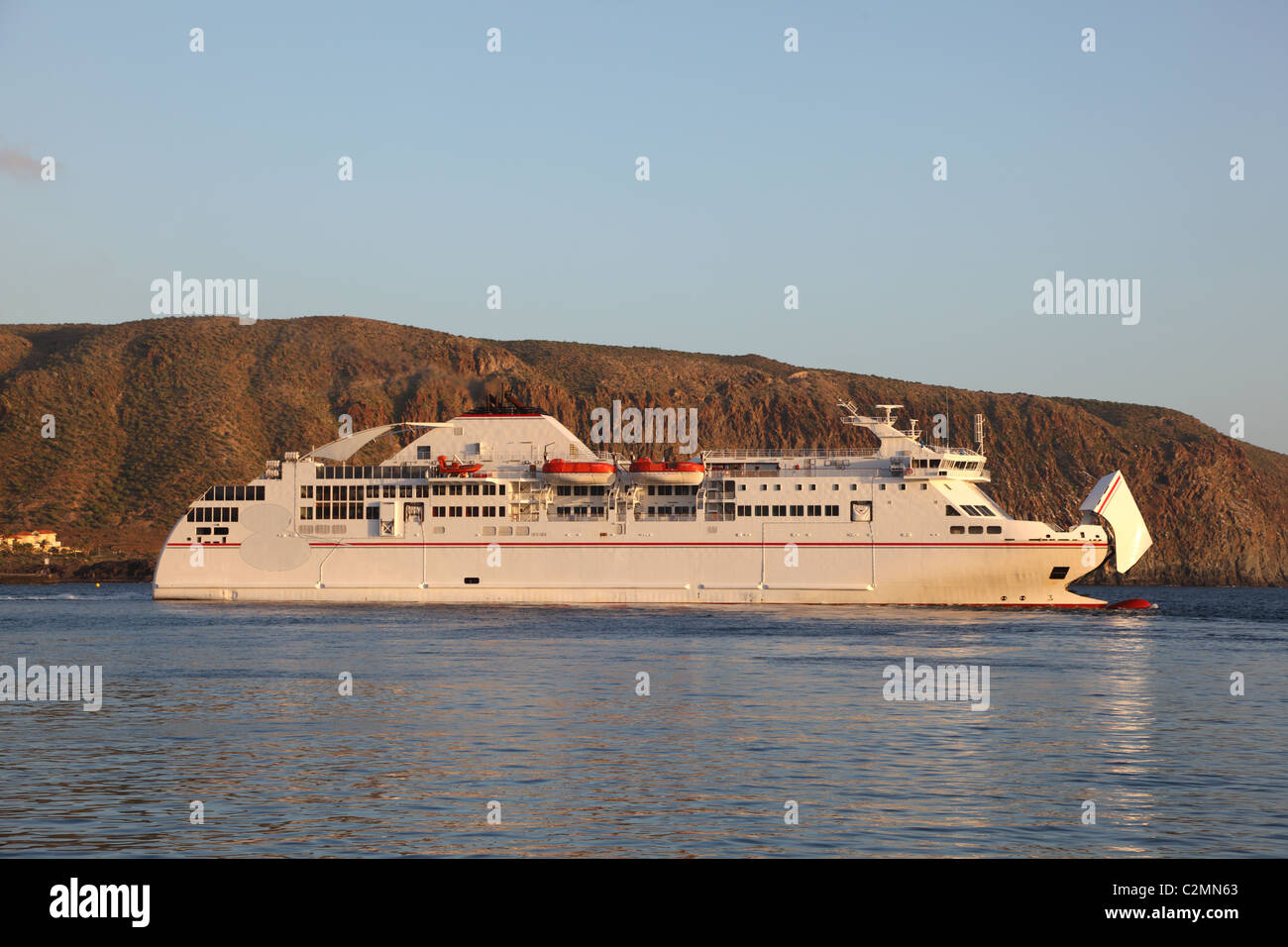 Ship leaving harbor hi-res stock photography and images - Alamy