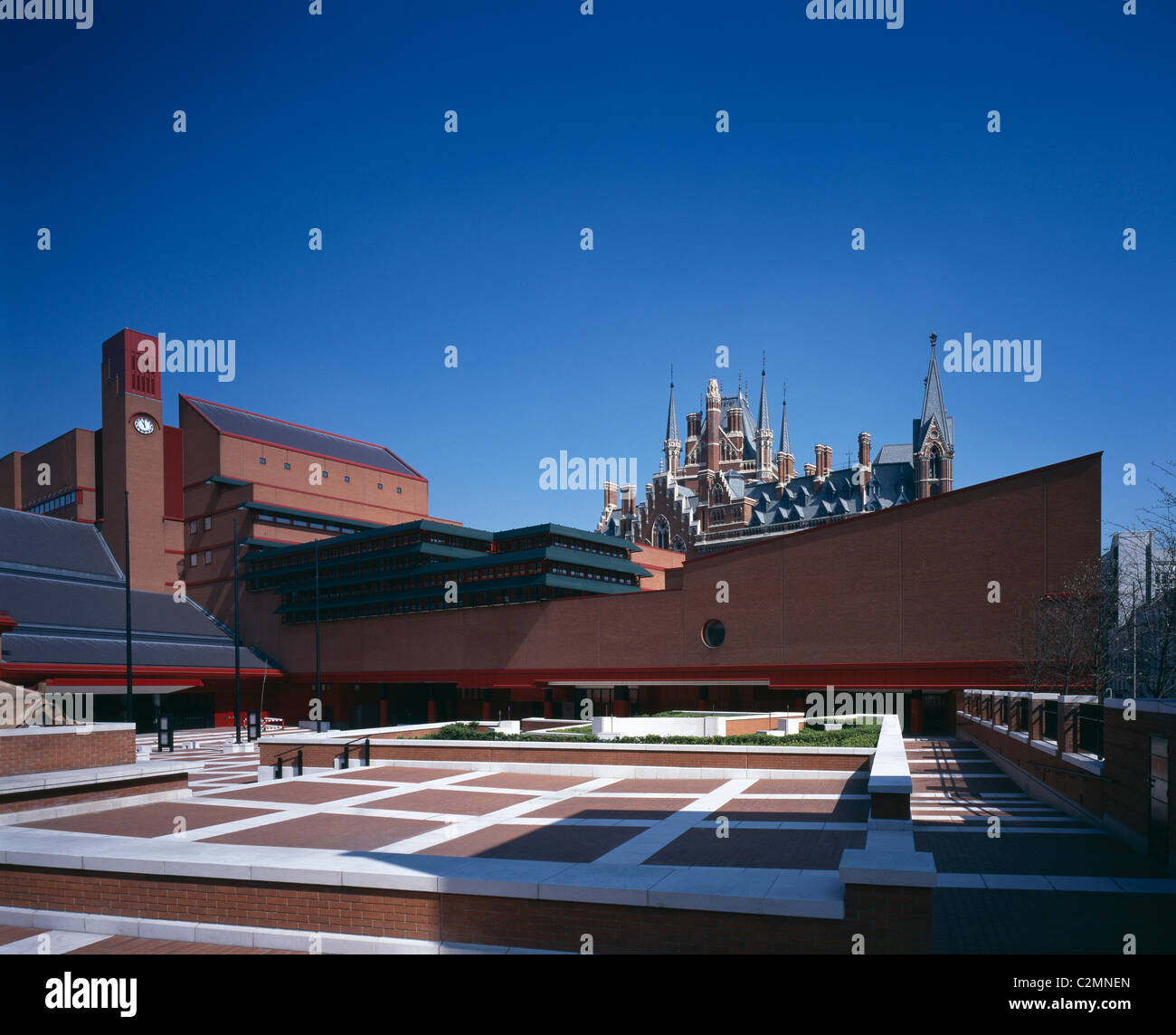St pancras blue sky hi-res stock photography and images - Alamy