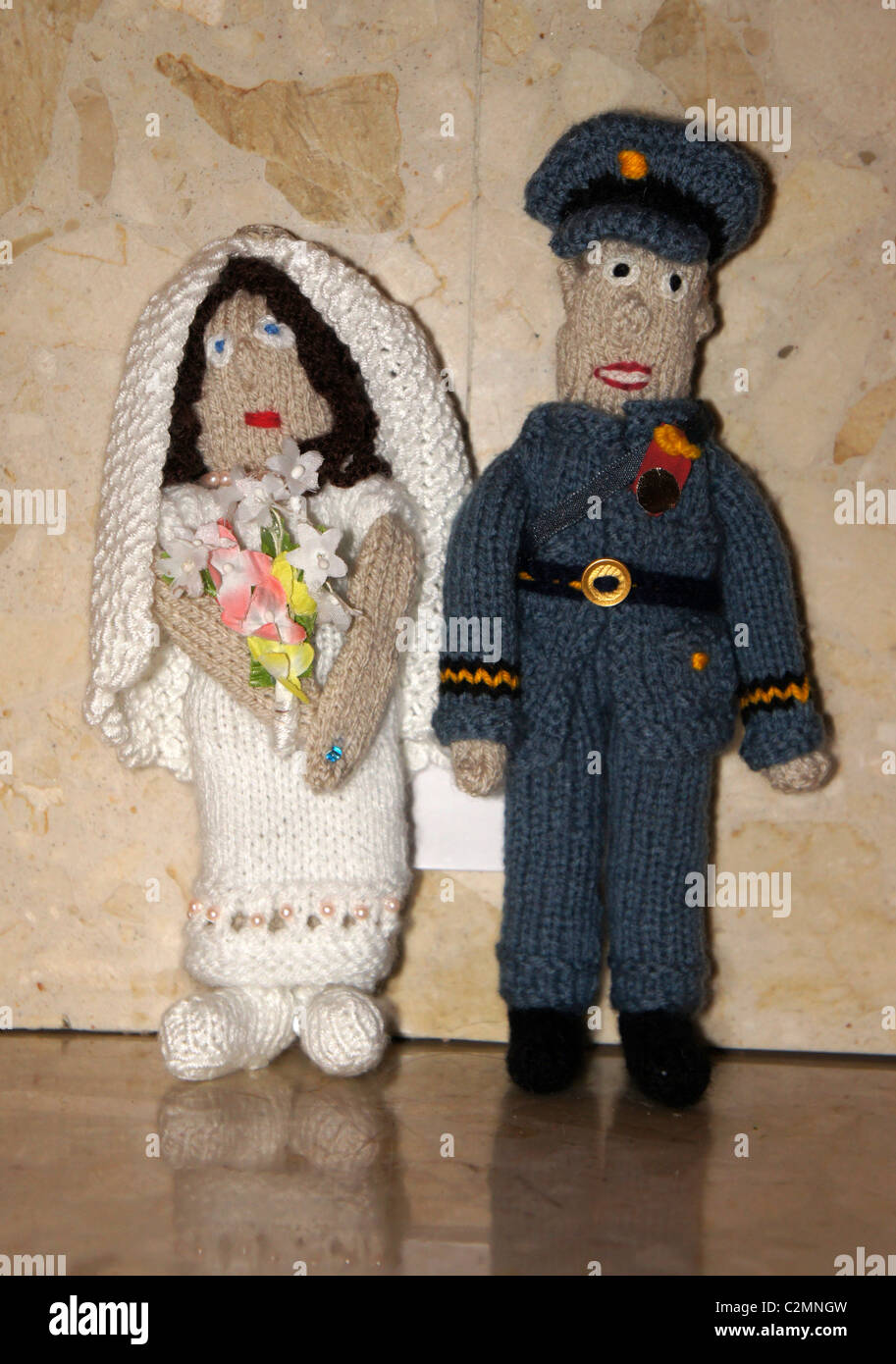Royal Wedding, Kate and Prince William, knitted figures Stock Photo - Alamy