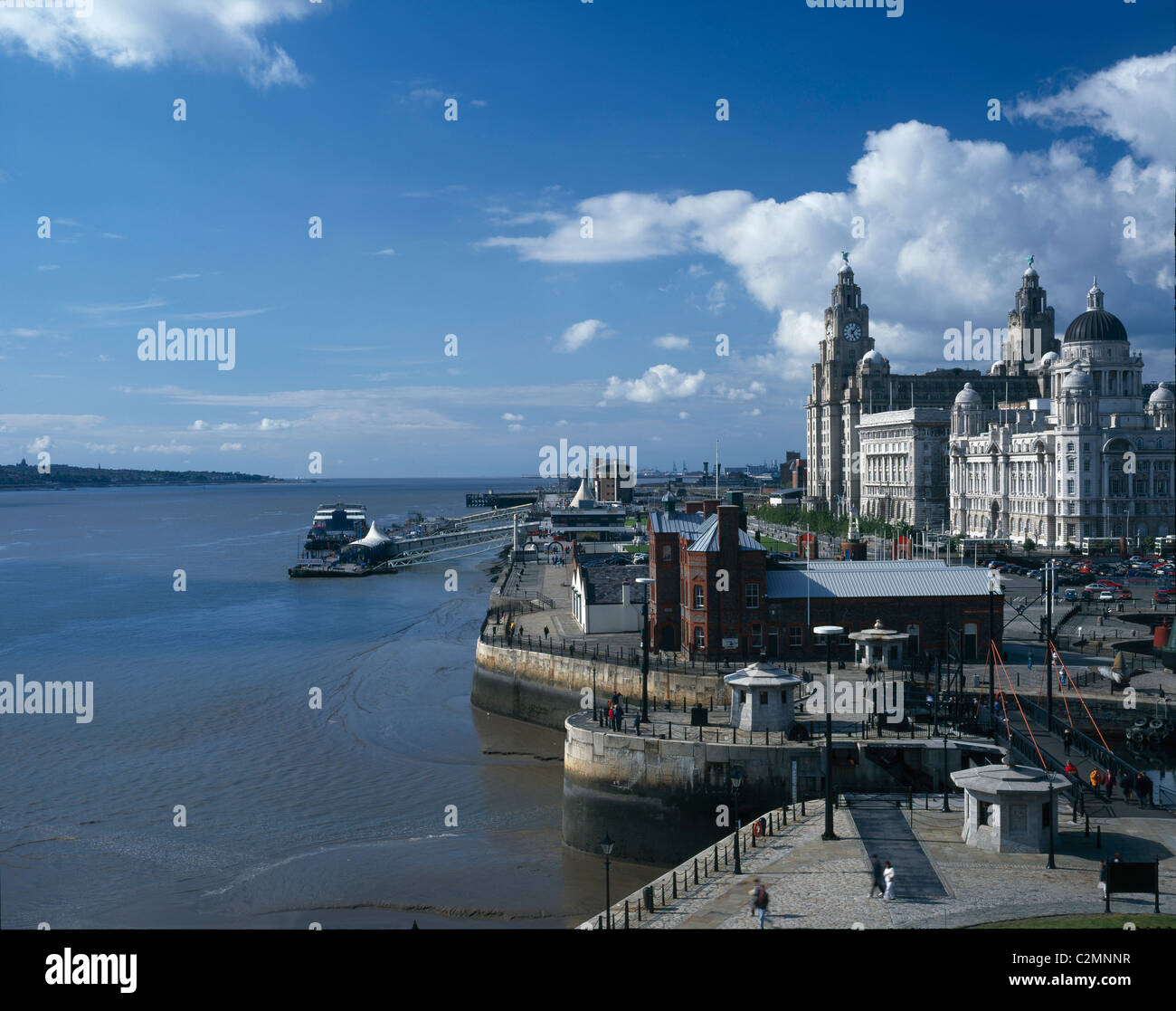 Buildings river mersey royal liver building hi-res stock photography ...