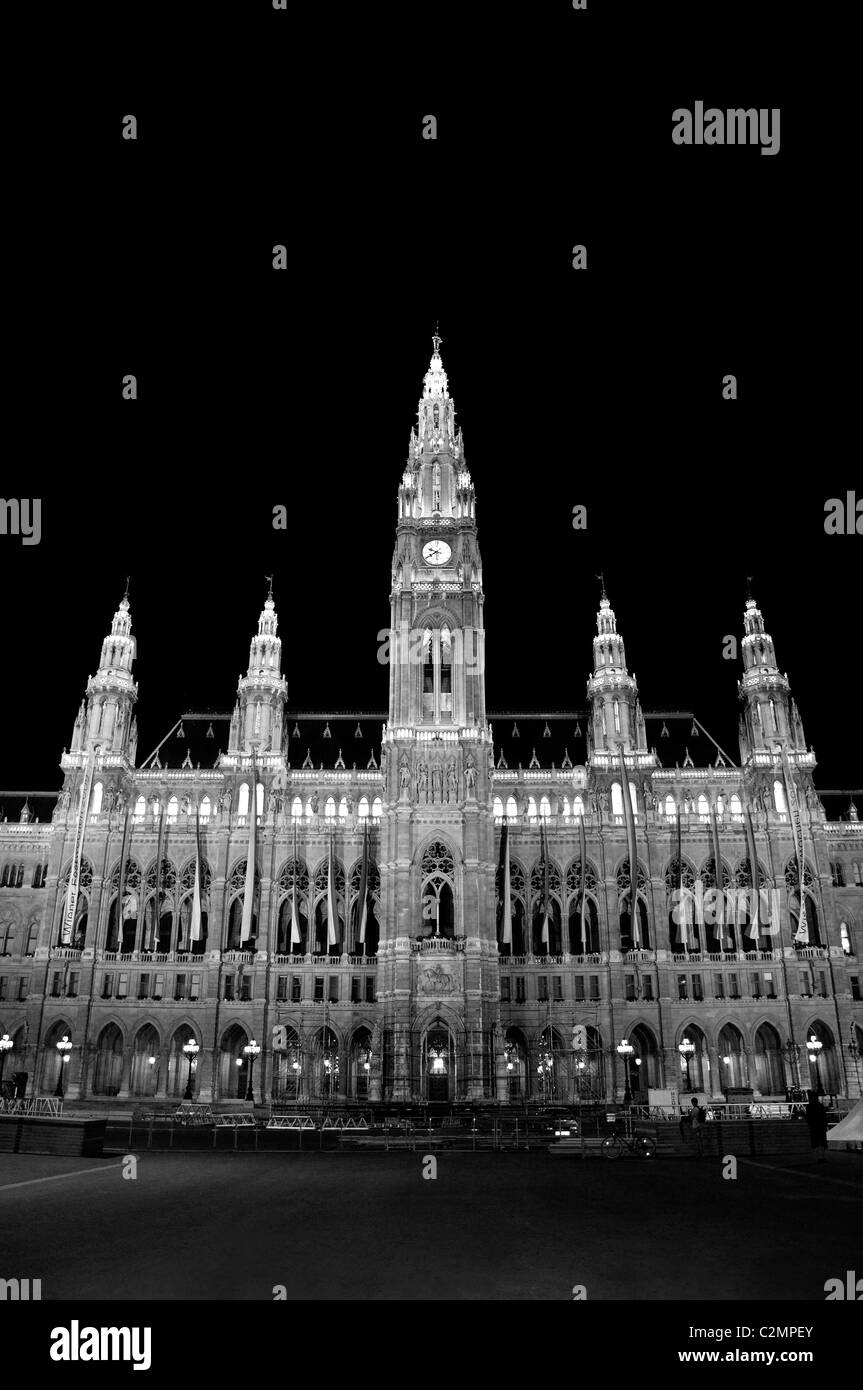 Rathaus night neues rathaus vienna hi-res stock photography and images ...