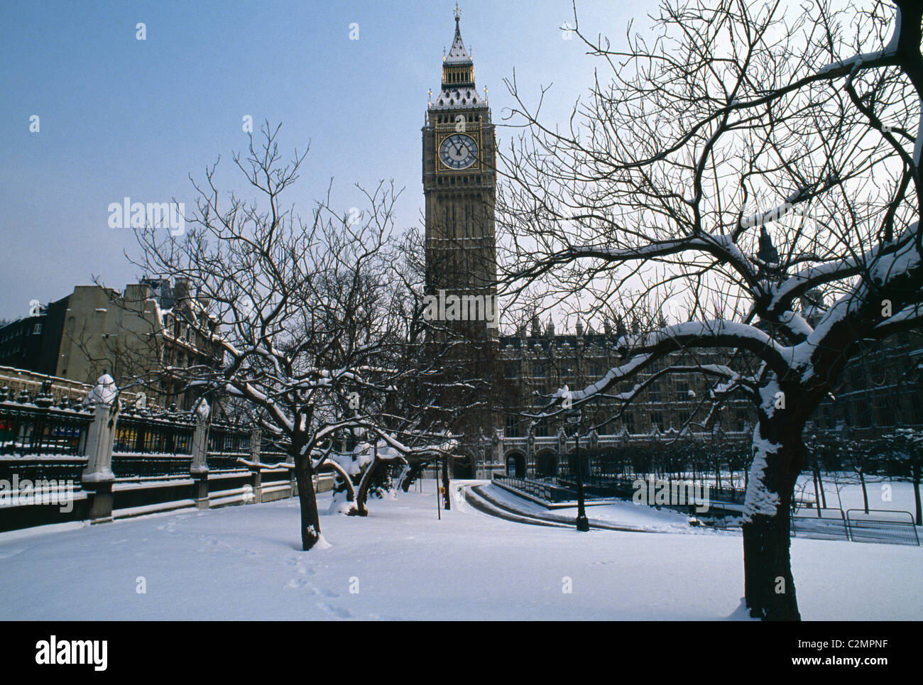 Big ben london christmas snow hi-res stock photography and images - Alamy