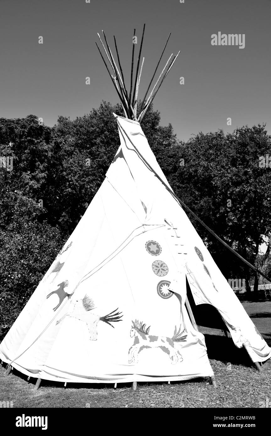 Native red indian hi-res stock photography and images - Alamy