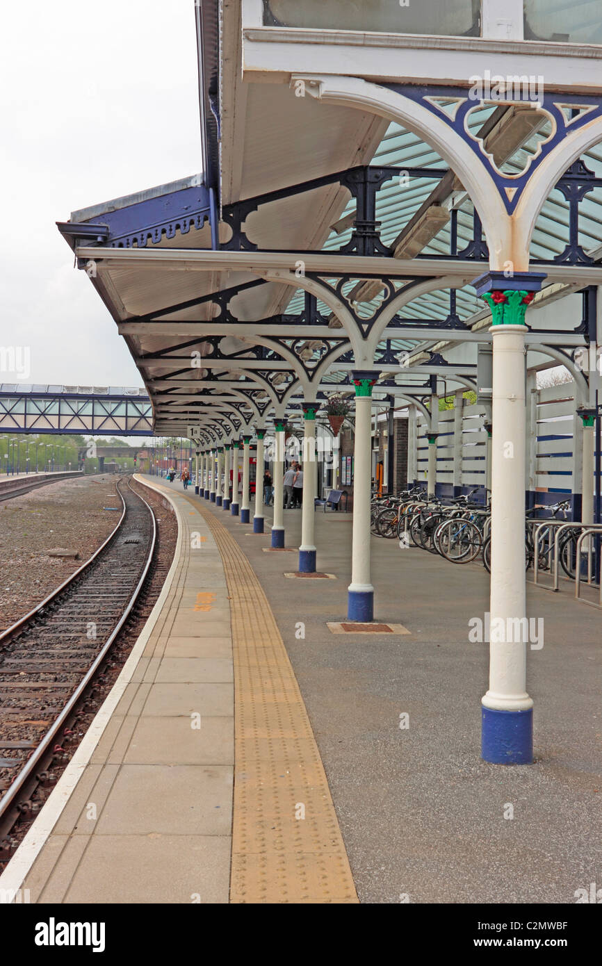 Selby Railway Station viewed from the north end of the platform Stock ...