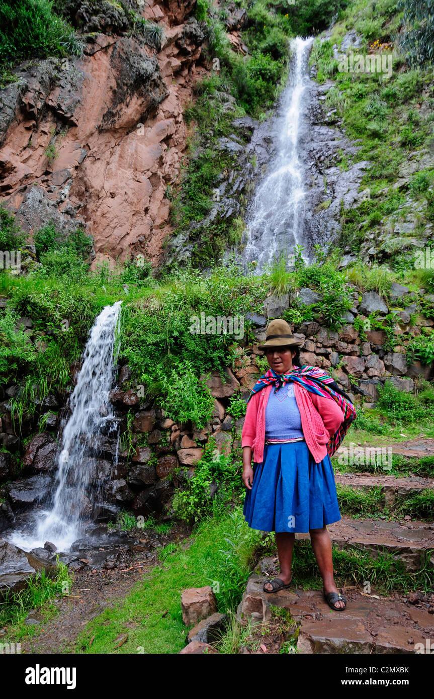 Indigeunos women in the waterfall Stock Photo - Alamy