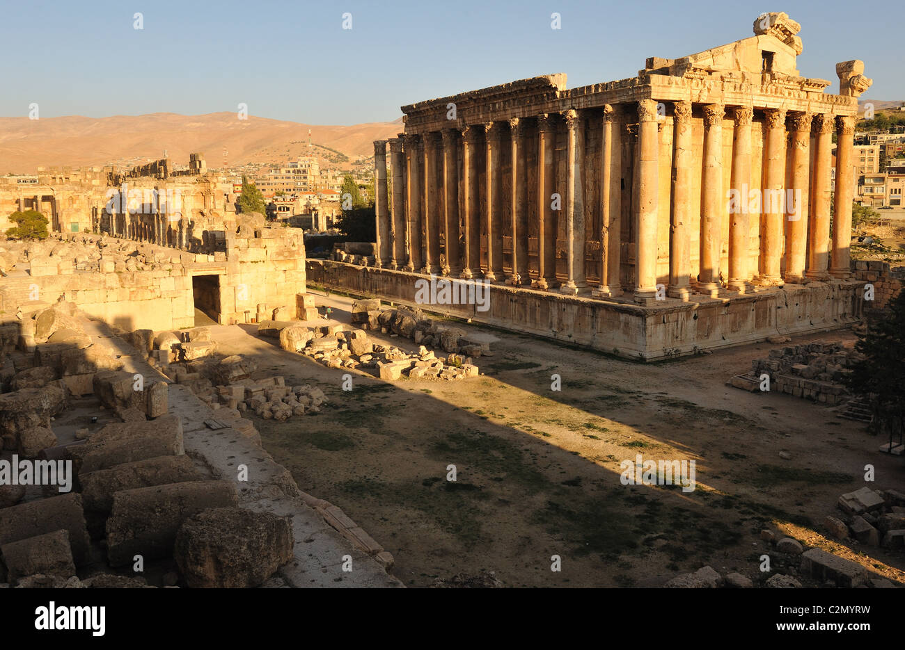 ancient Roman temple in baalbeck lebanon Stock Photo - Alamy