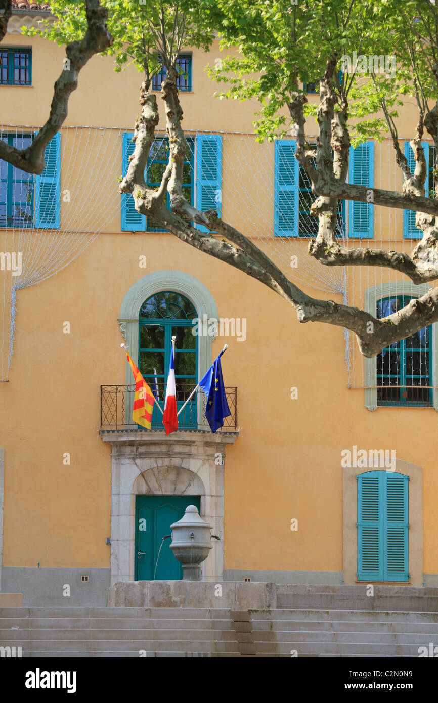 The picturesque Provence village of Lorgues Stock Photo - Alamy