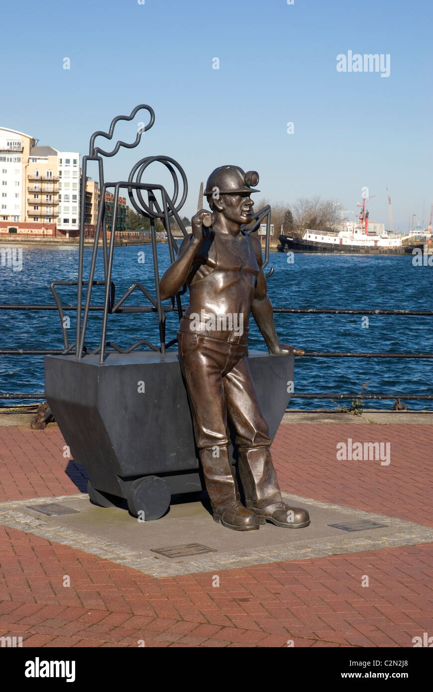 Welsh miner statue hi-res stock photography and images - Alamy
