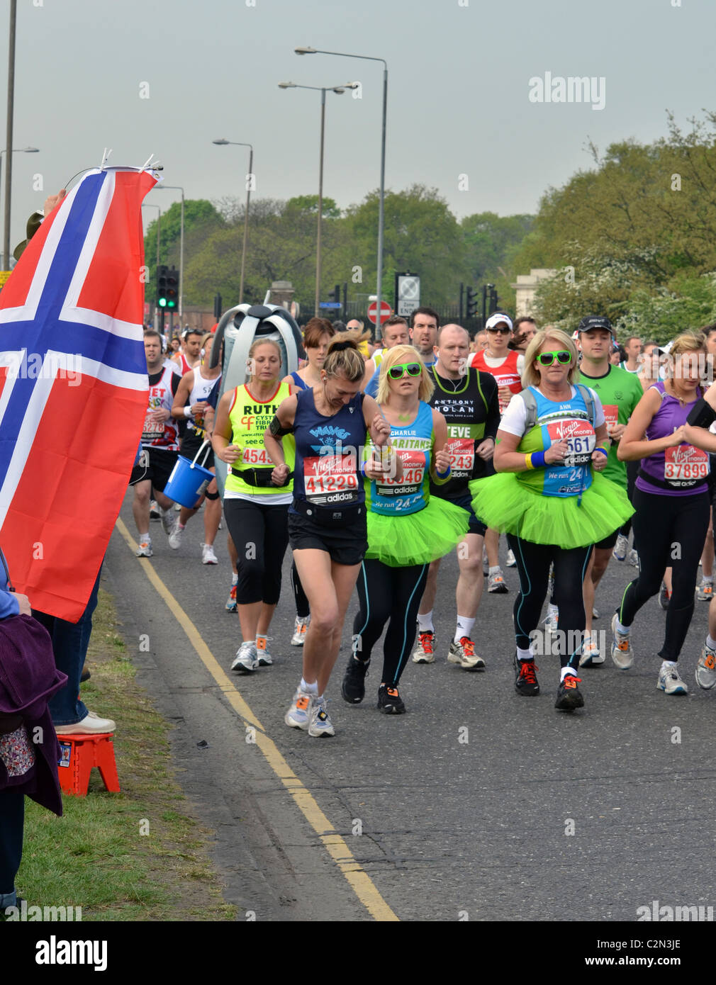 Marathon runners london hi-res stock photography and images - Alamy