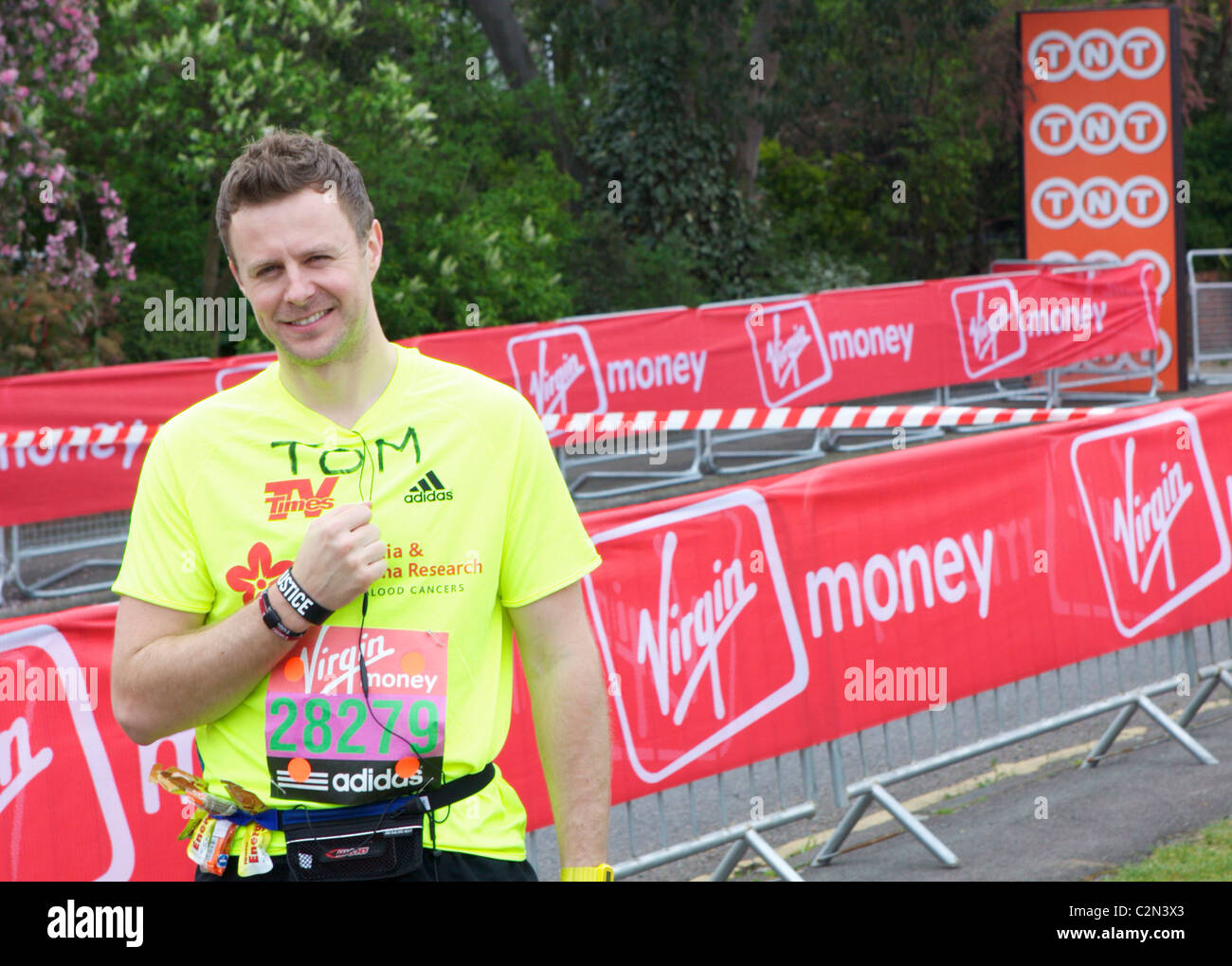 Thousands have joined the world's top long distance runners for a ...