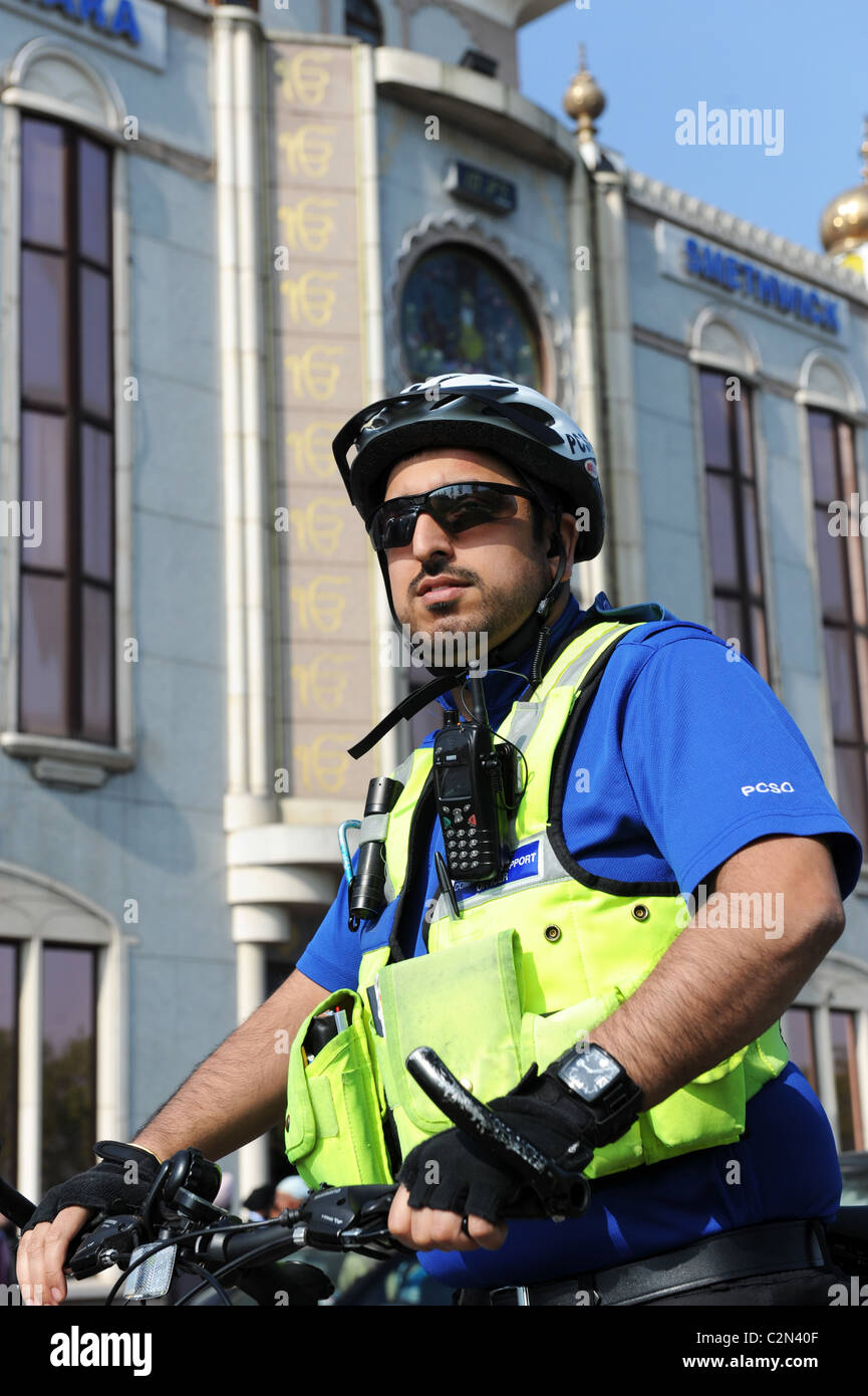Police officer uk hi-res stock photography and images - Alamy