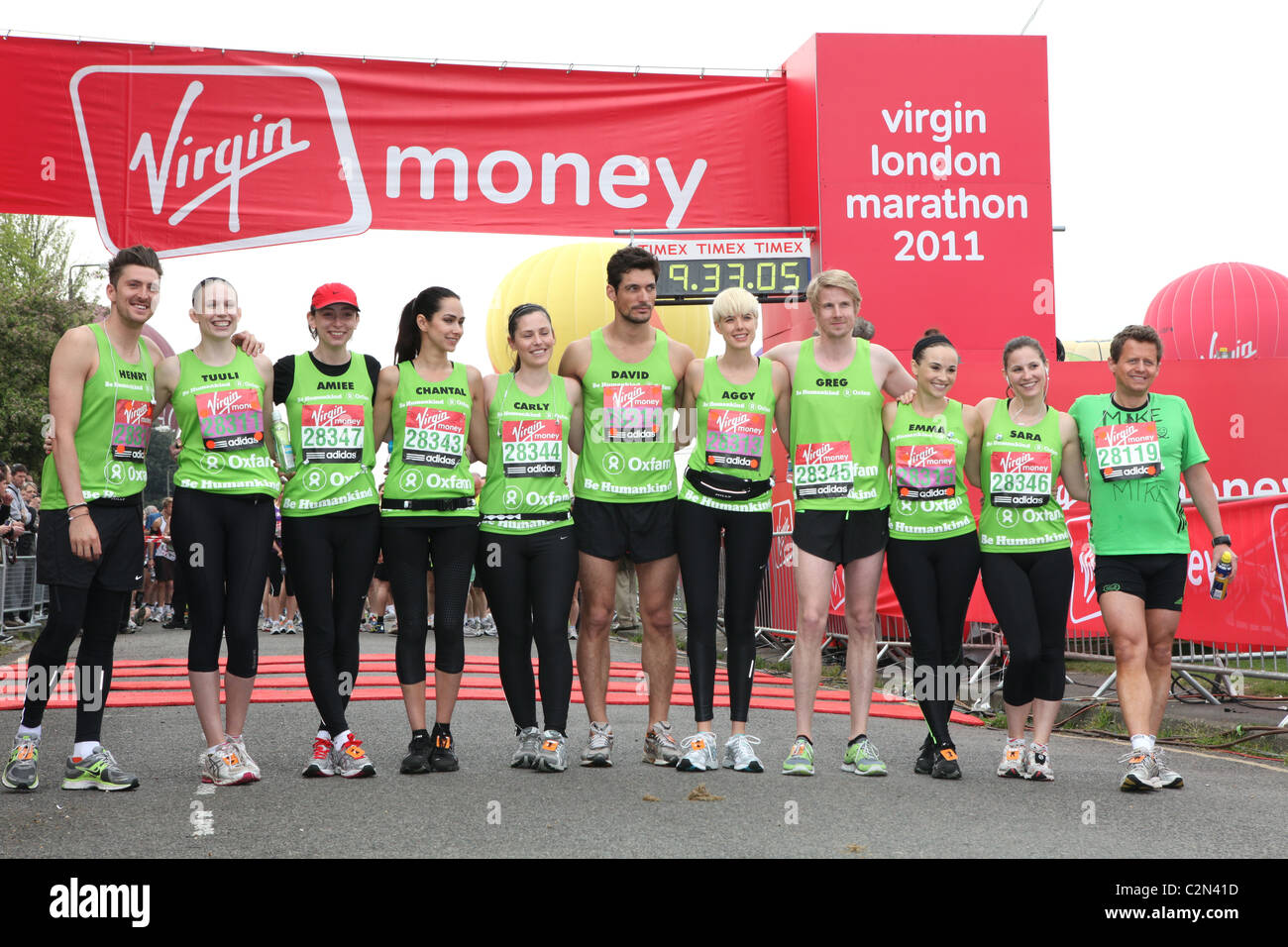 Thousands have joined the world's top long distance runners for a ...