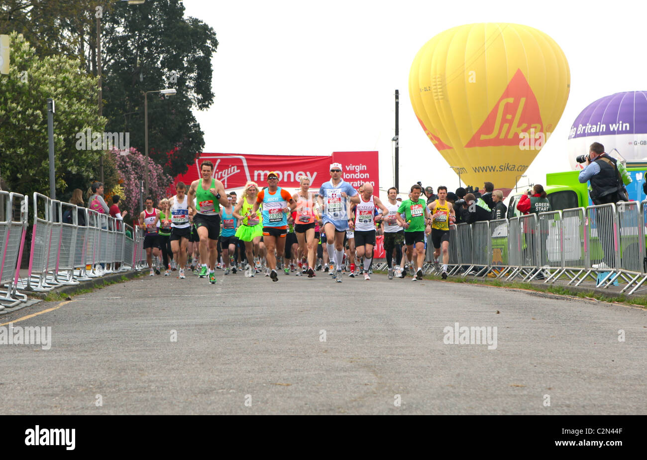 Thousands have joined the world's top long distance runners for a ...