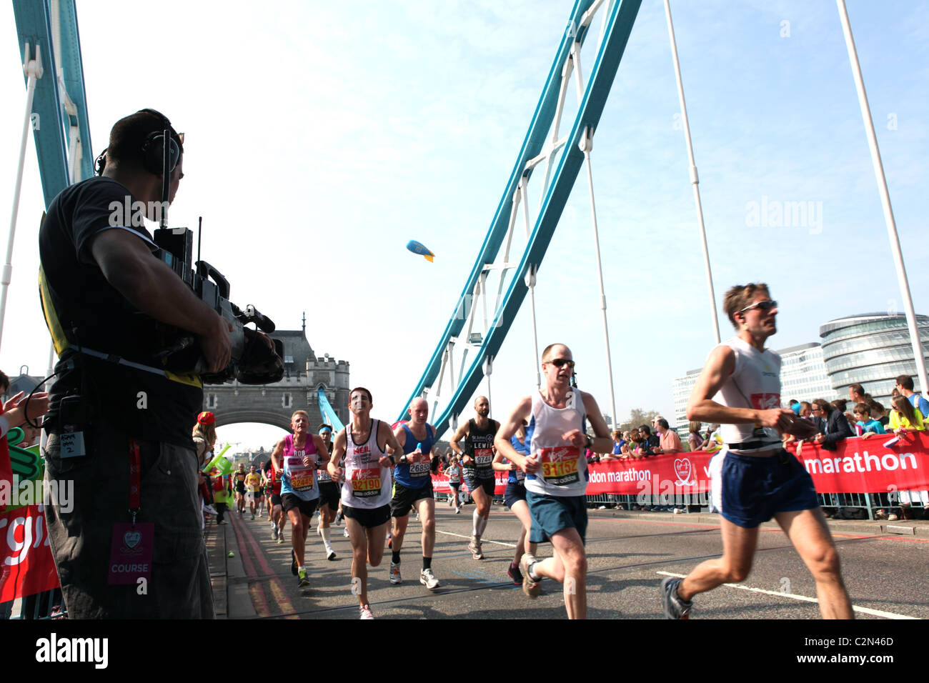 Thousands have joined the world's top long distance runners for a ...