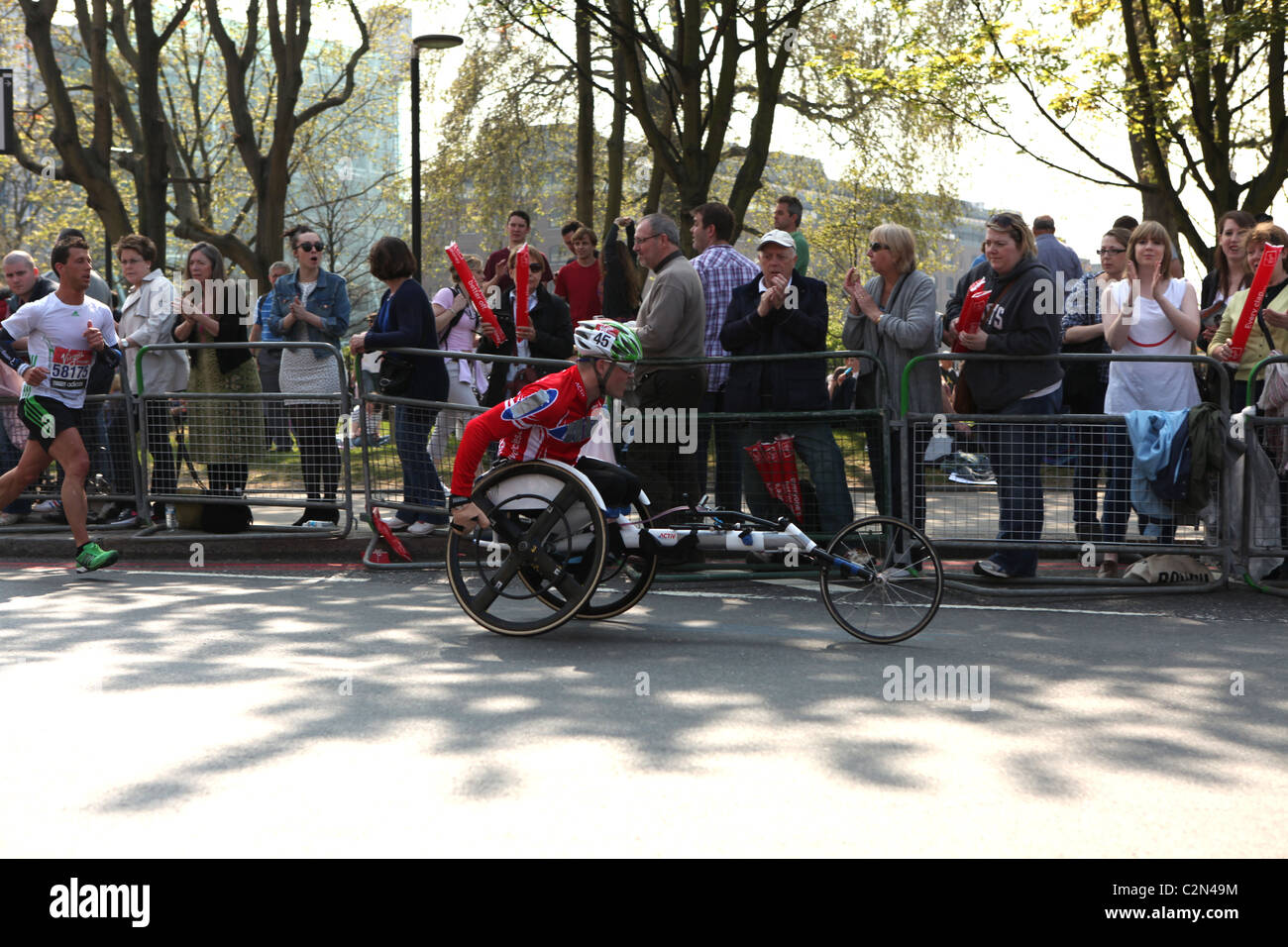 Thousands have joined the world's top long distance runners for a ...