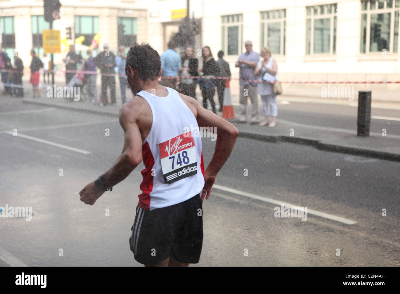Thousands have joined the world's top long distance runners for a ...