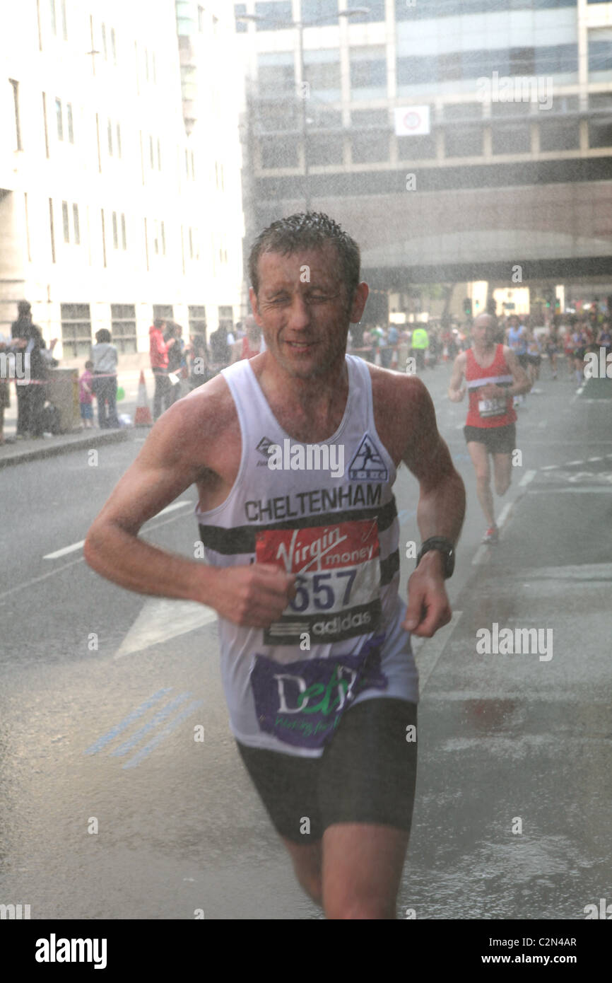 Thousands have joined the world's top long distance runners for a ...