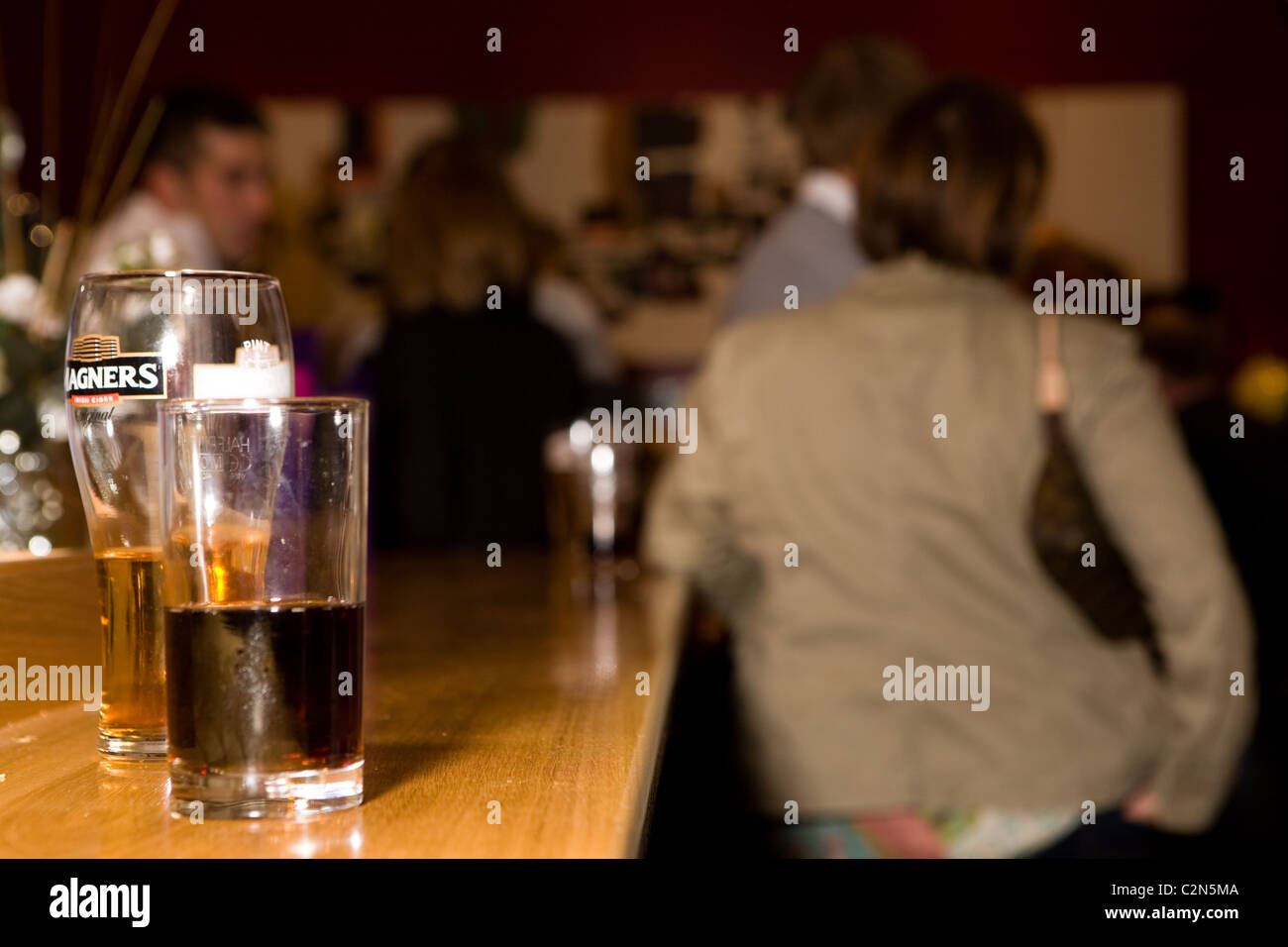 Bar scene hi-res stock photography and images - Alamy
