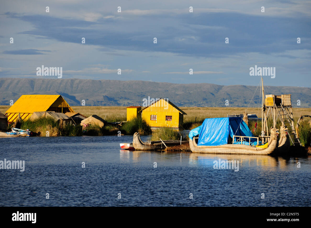 Traditional houes at the floating island in Peru Stock Photo - Alamy