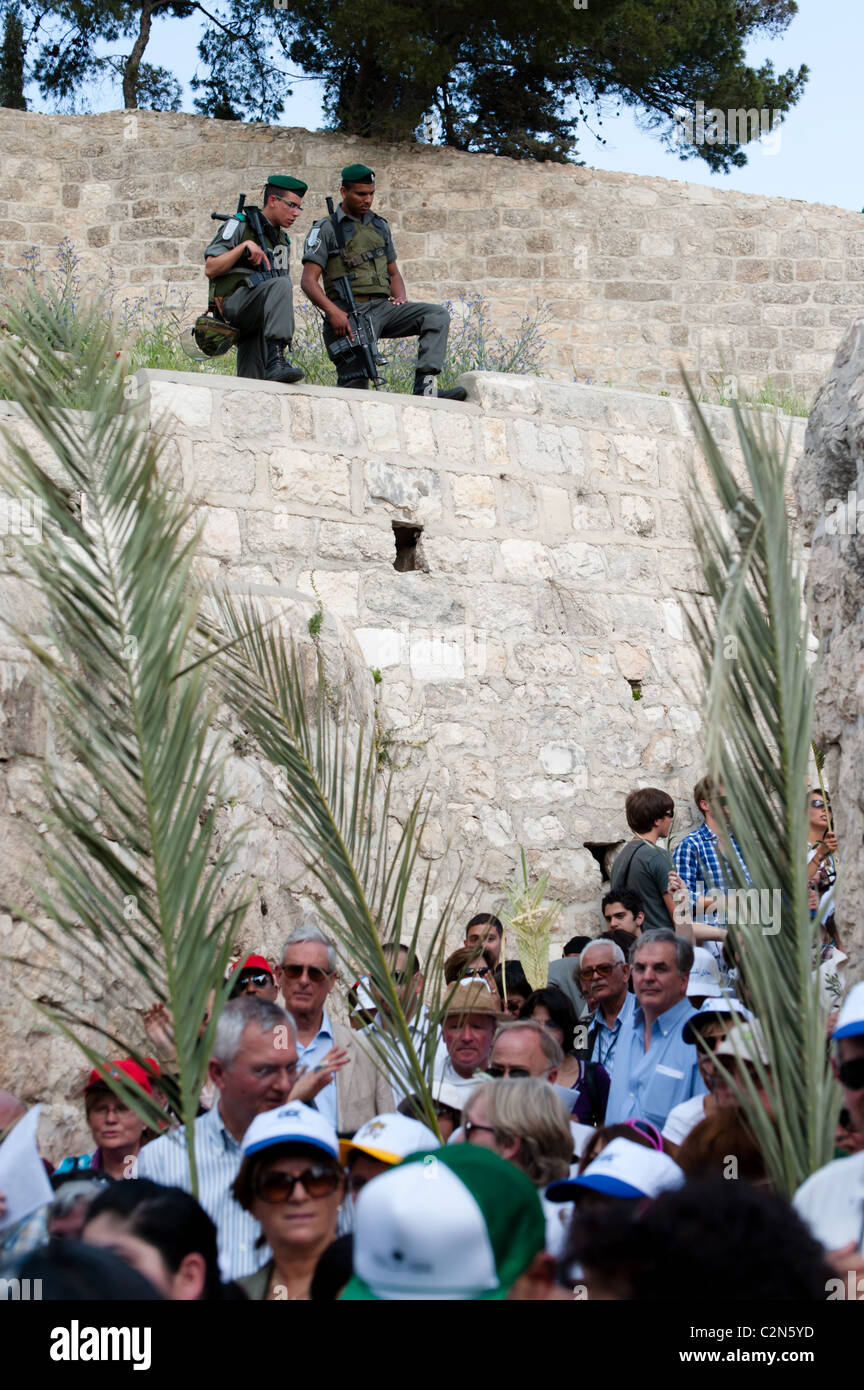 Under heavy Israeli police presence, Christians commemorate Jesus ...