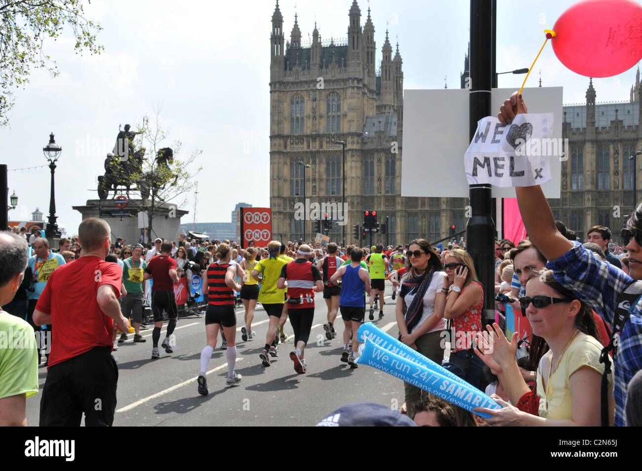 London Marathon 2011 Runners charity Fun runners run exhaustion Stock ...