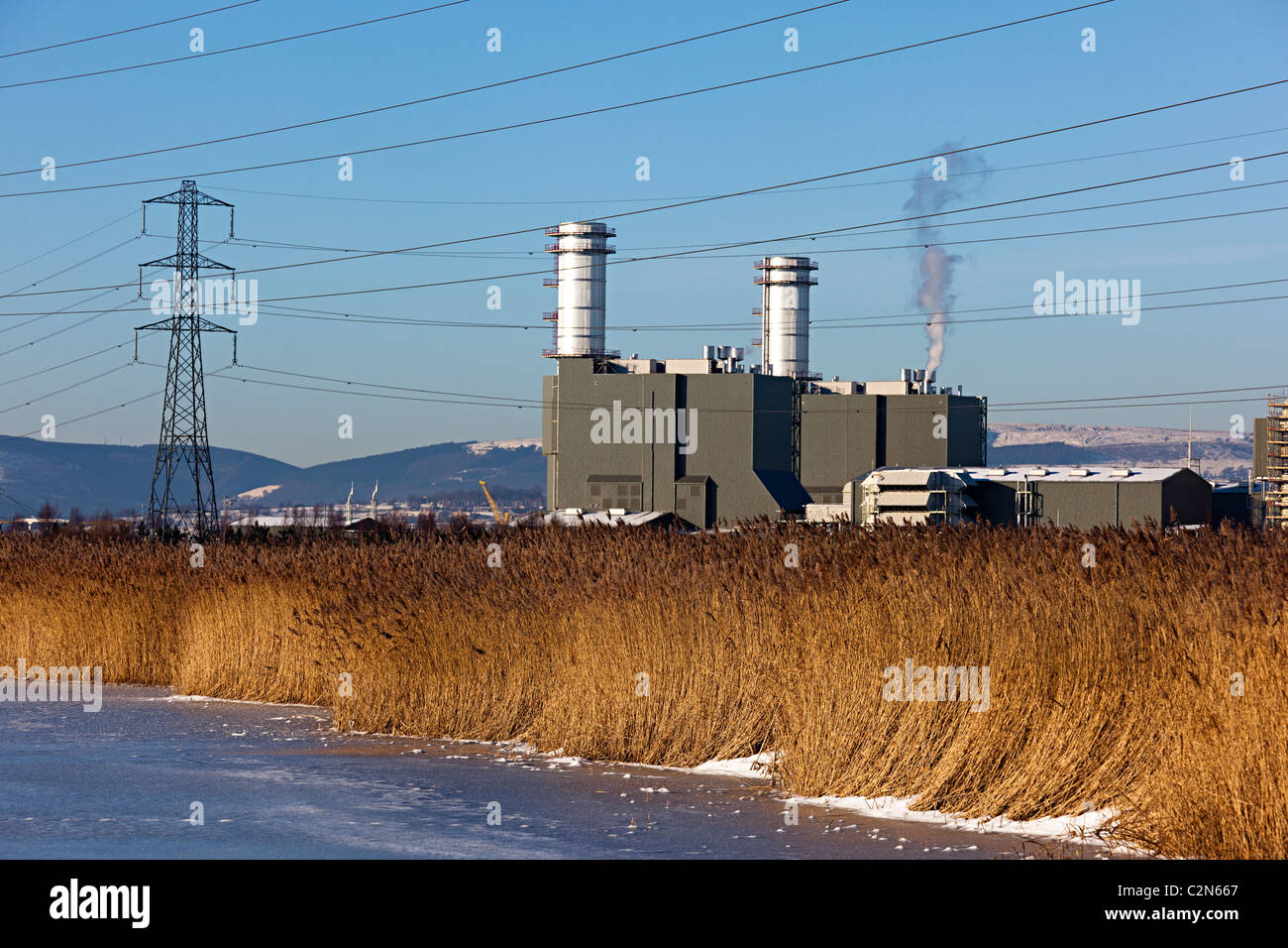 Power station electricity pylon uk hi-res stock photography and images ...