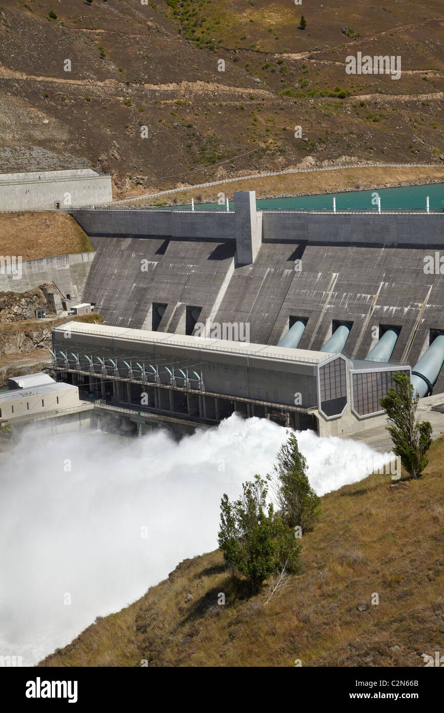 Water spilling from clyde dam hi-res stock photography and images - Alamy