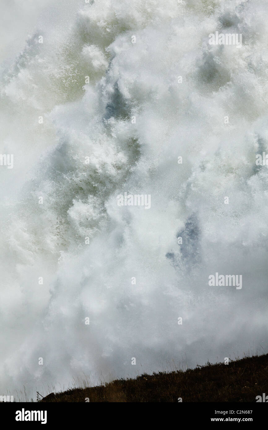 Water spilling from clyde dam hi-res stock photography and images - Alamy