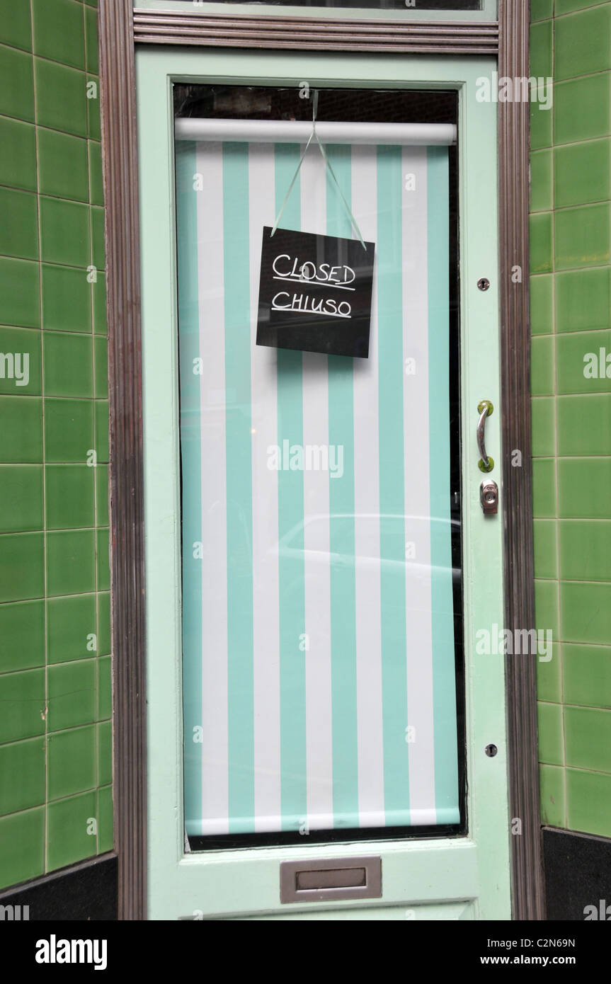 Closed Chiuso Italian Delicatessen Soho London Stock Photo - Alamy