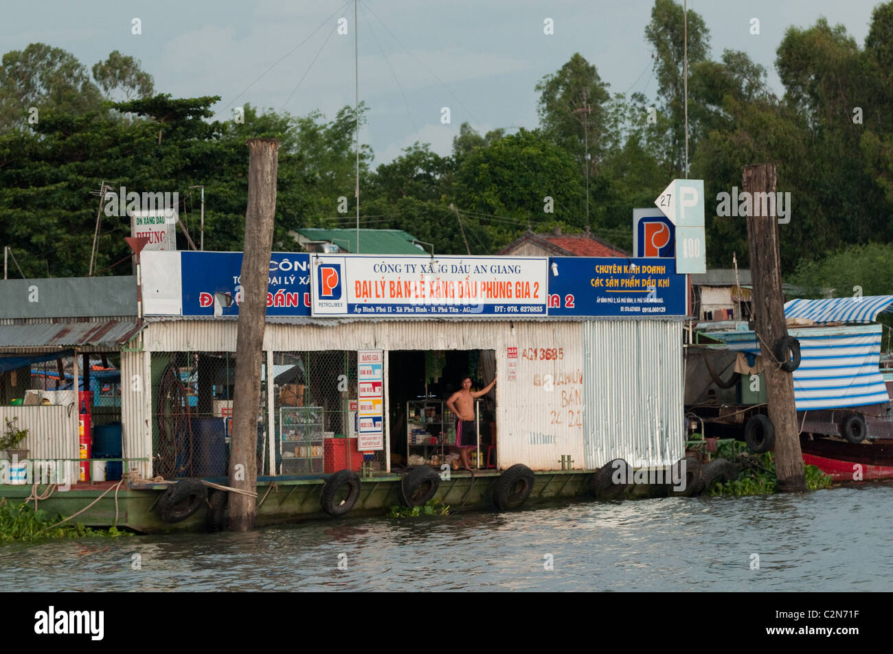 Chau doc floating village hi-res stock photography and images - Alamy