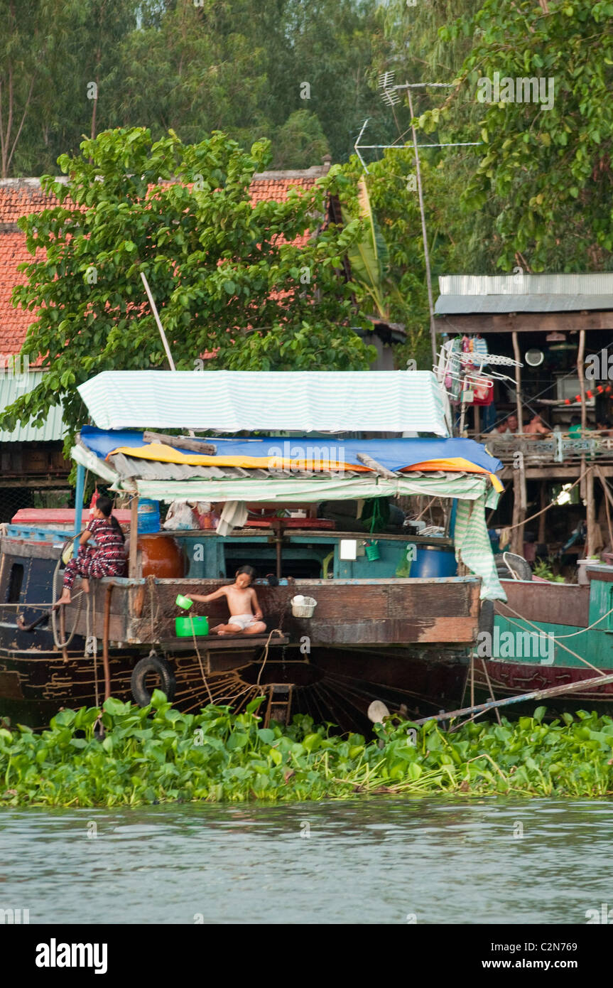 Chau doc floating village hi-res stock photography and images - Alamy