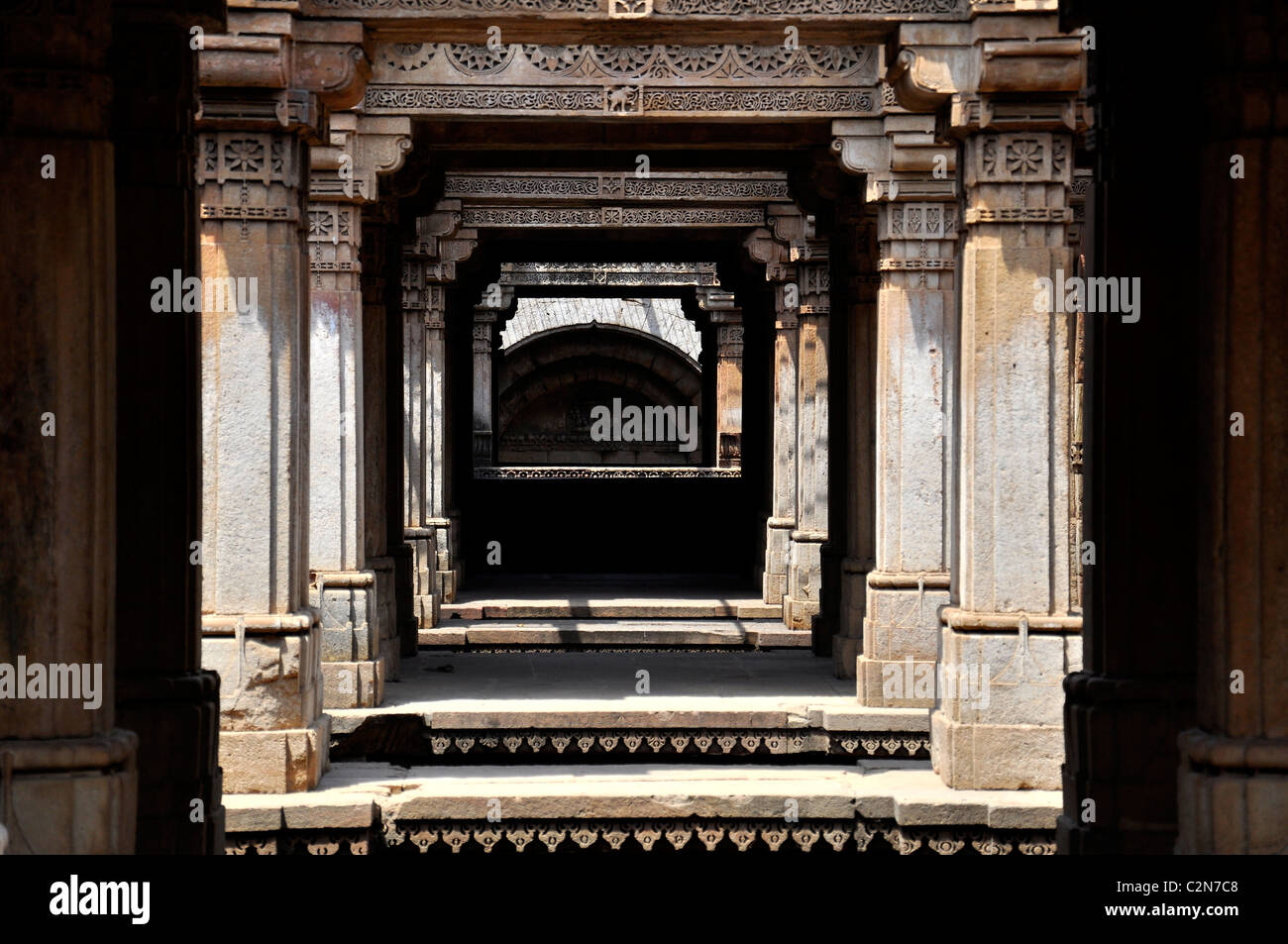 Adalaj stepwell architecture hi-res stock photography and images - Alamy