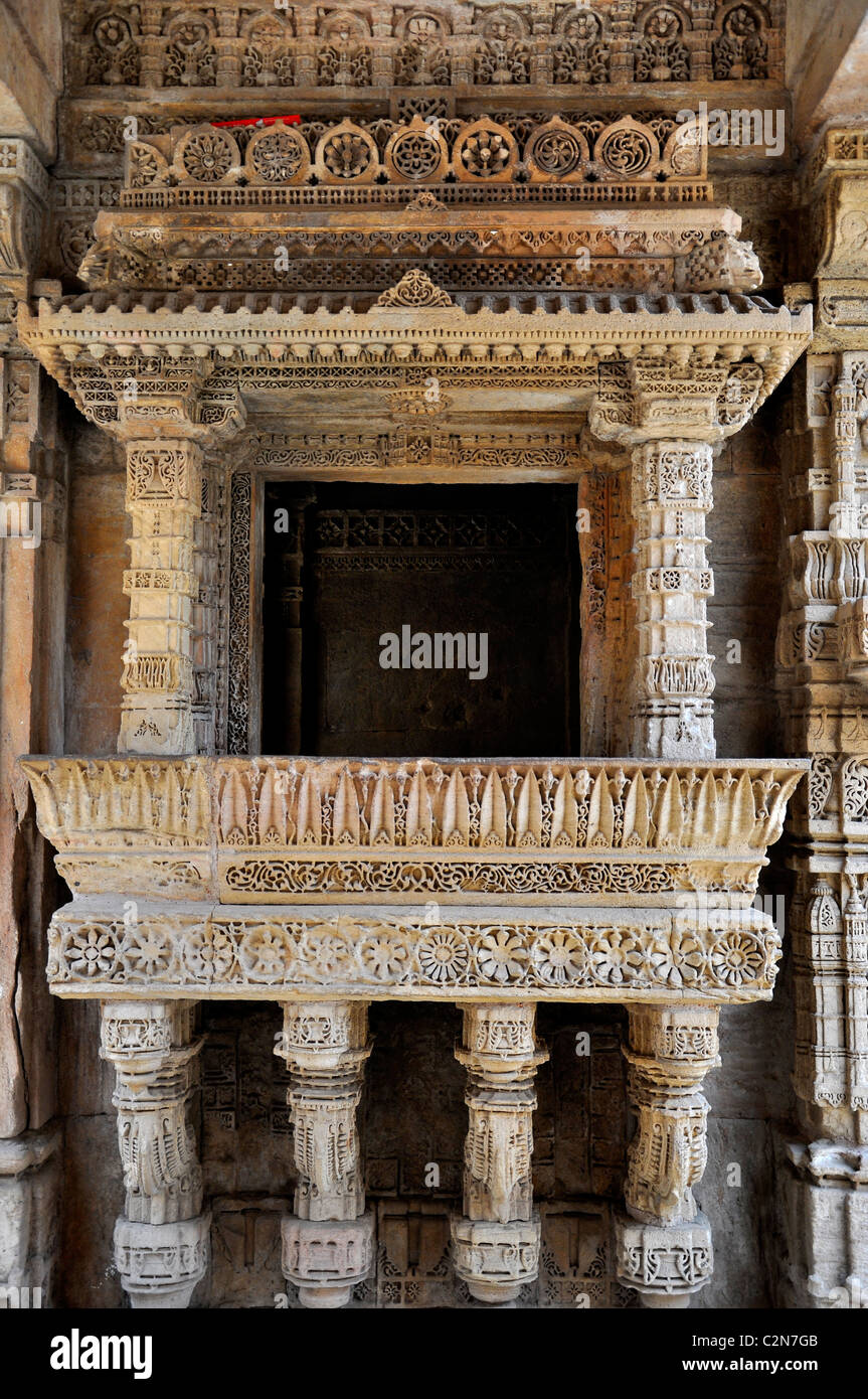 Adalaj stepwell architecture hi-res stock photography and images - Alamy
