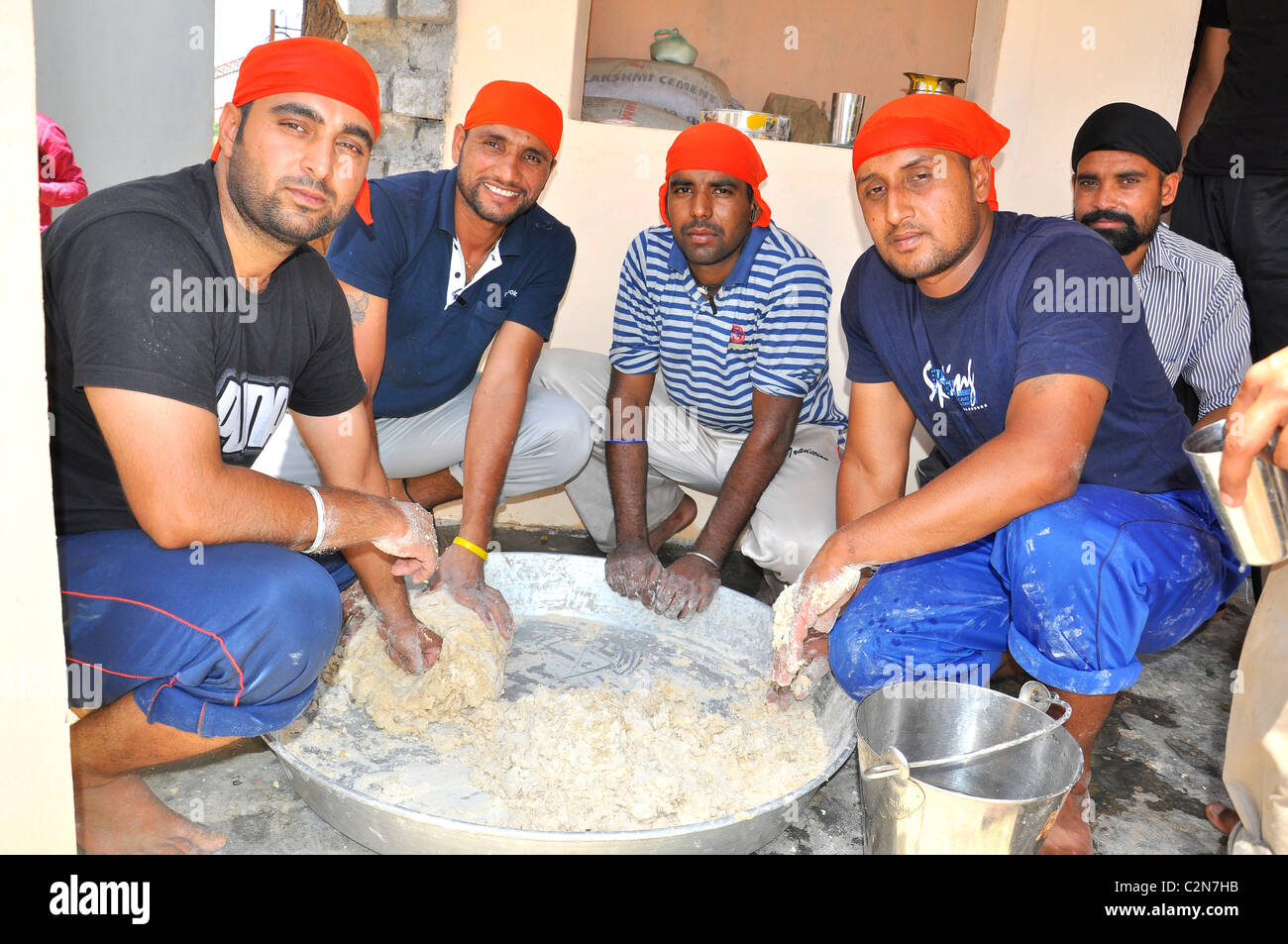 Sikh devotees making roti in Gurudwara Stock Photo - Alamy