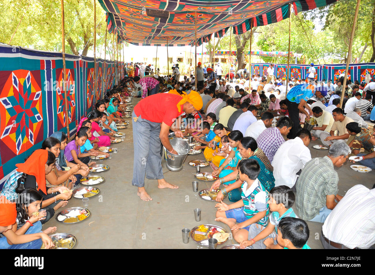 India men eating hi-res stock photography and images - Alamy