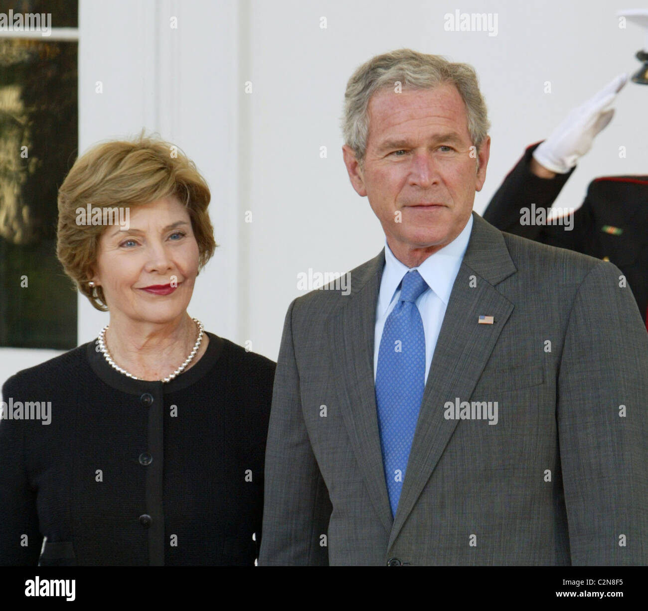 First Lady Laura Bush and US President George W. Bush welcome British ...