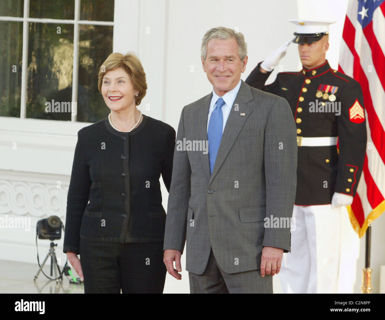 First Lady Laura Bush and US President George W. Bush welcome British ...